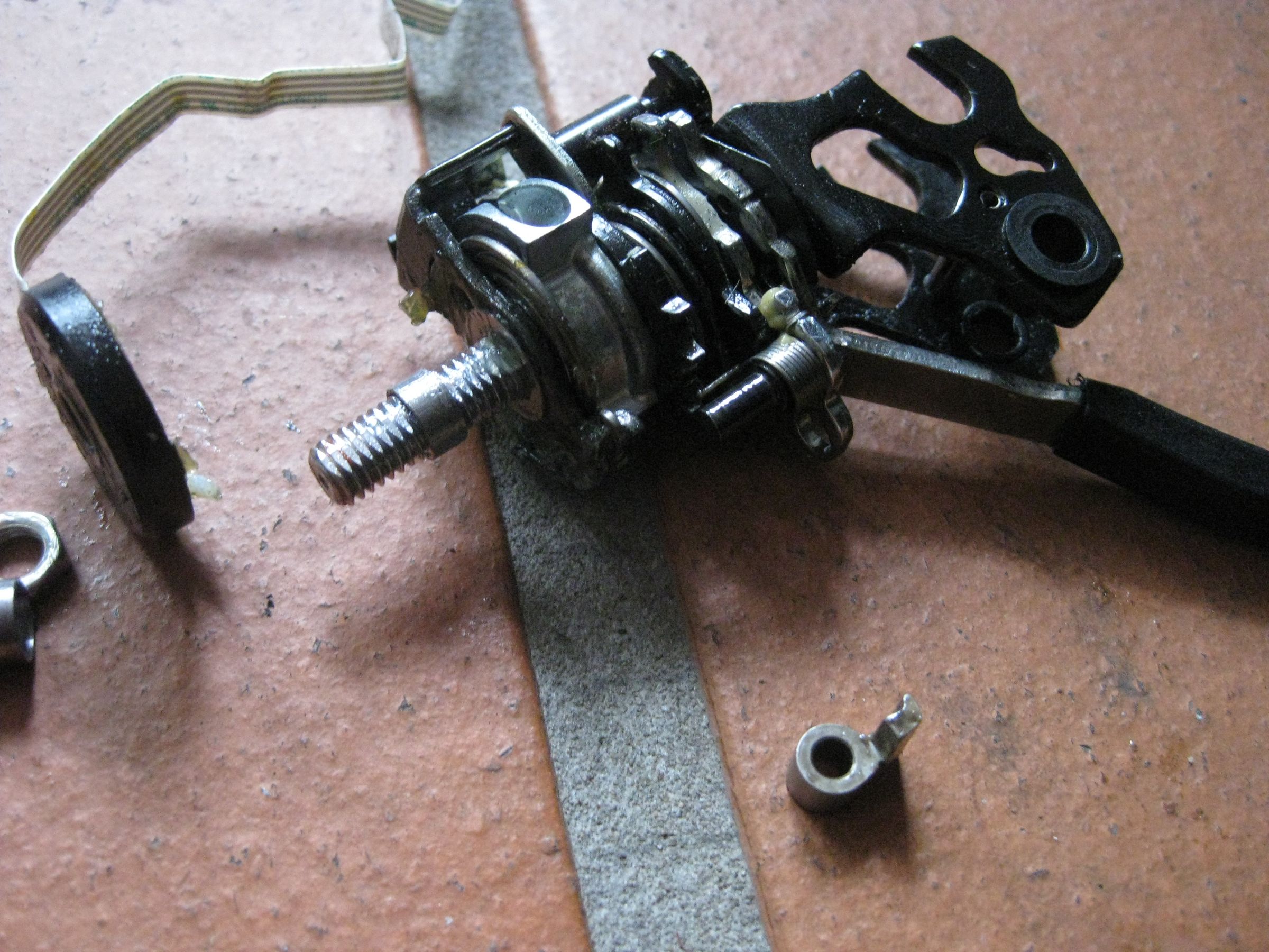 How to Thoroughly Destroy a Shimano 105 STI 5600 Flight Deck Left ...