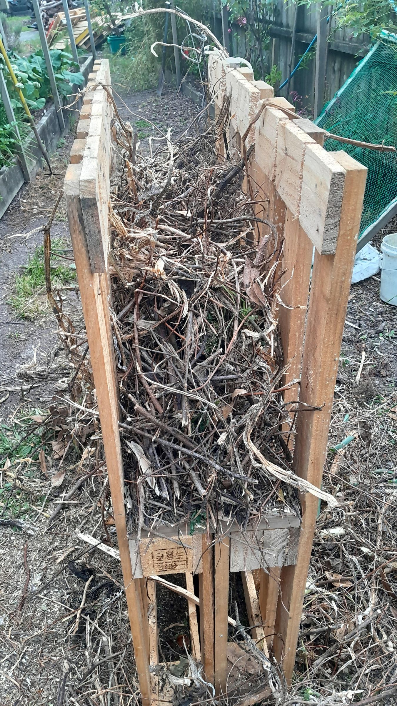 DIY Pallet and Chainsaw Mulching Rack - for Easy Vegetation Shredding ...