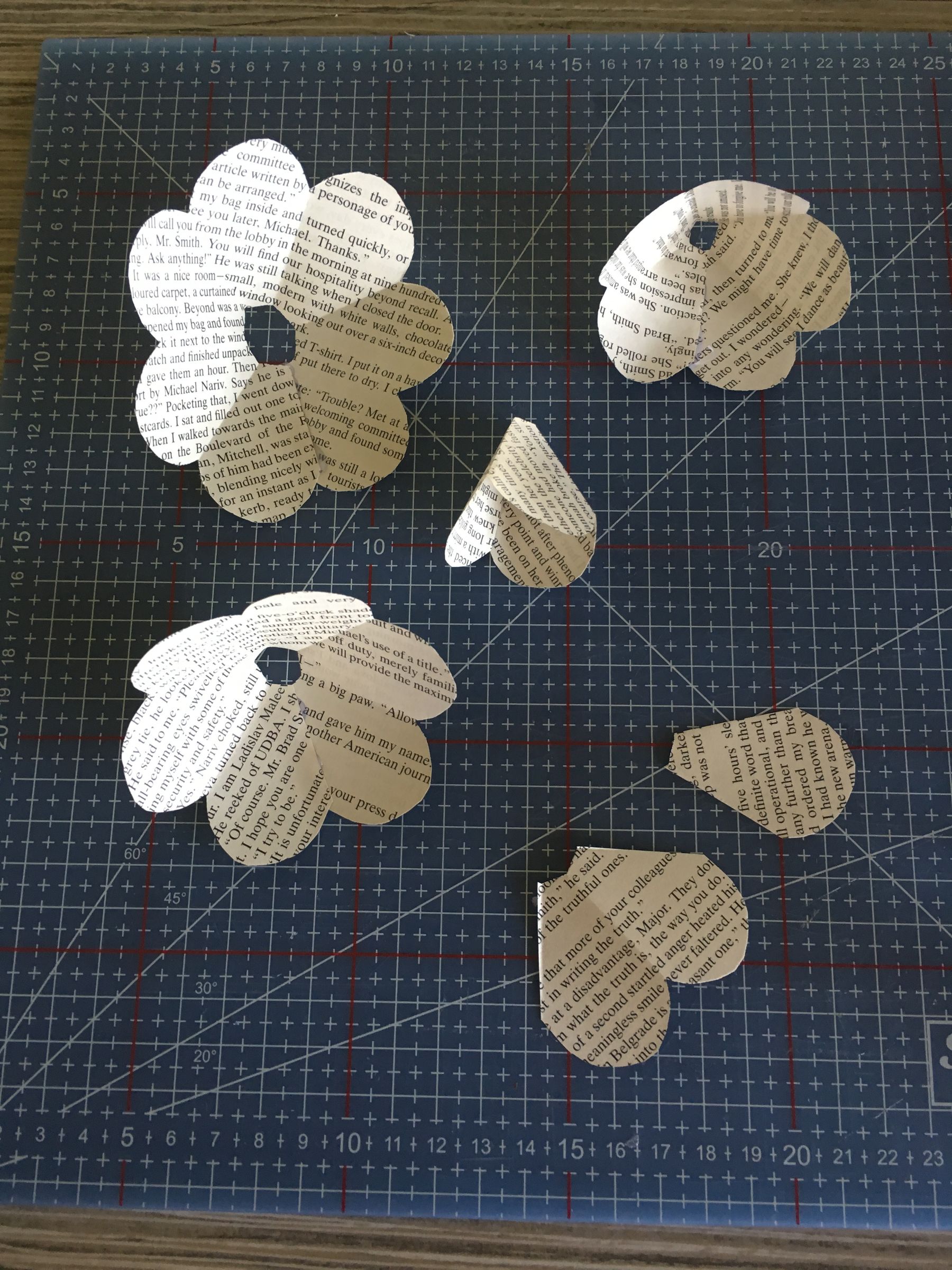 Book Page Roses : 5 Steps (with Pictures) - Instructables