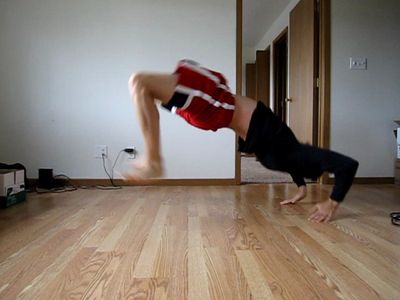 Learn Basic Breakdancing Freezes and Footwork : 5 Steps (with Pictures ...