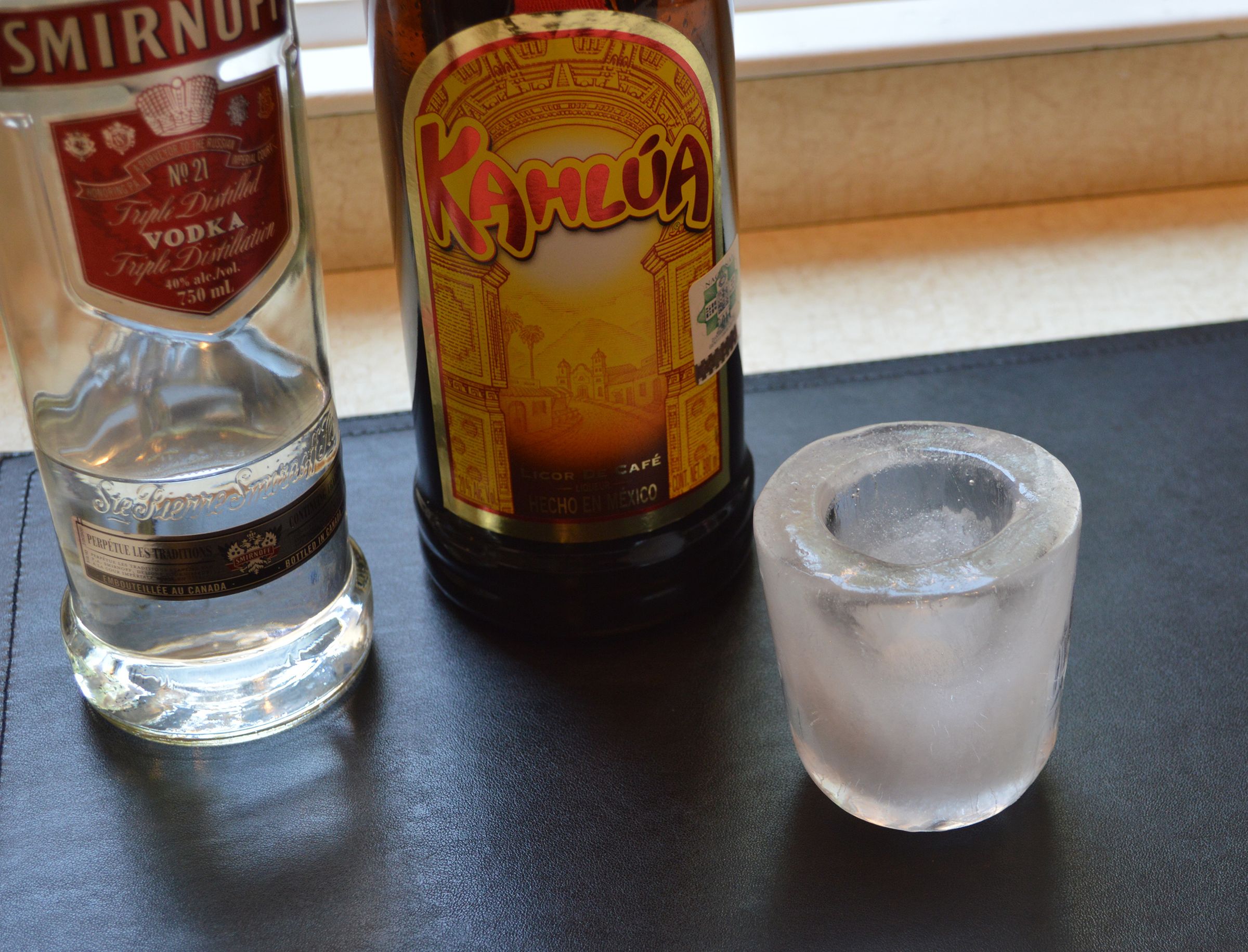 How to Make a Shot Glass Out of Ice : 4 Steps (with Pictures ...