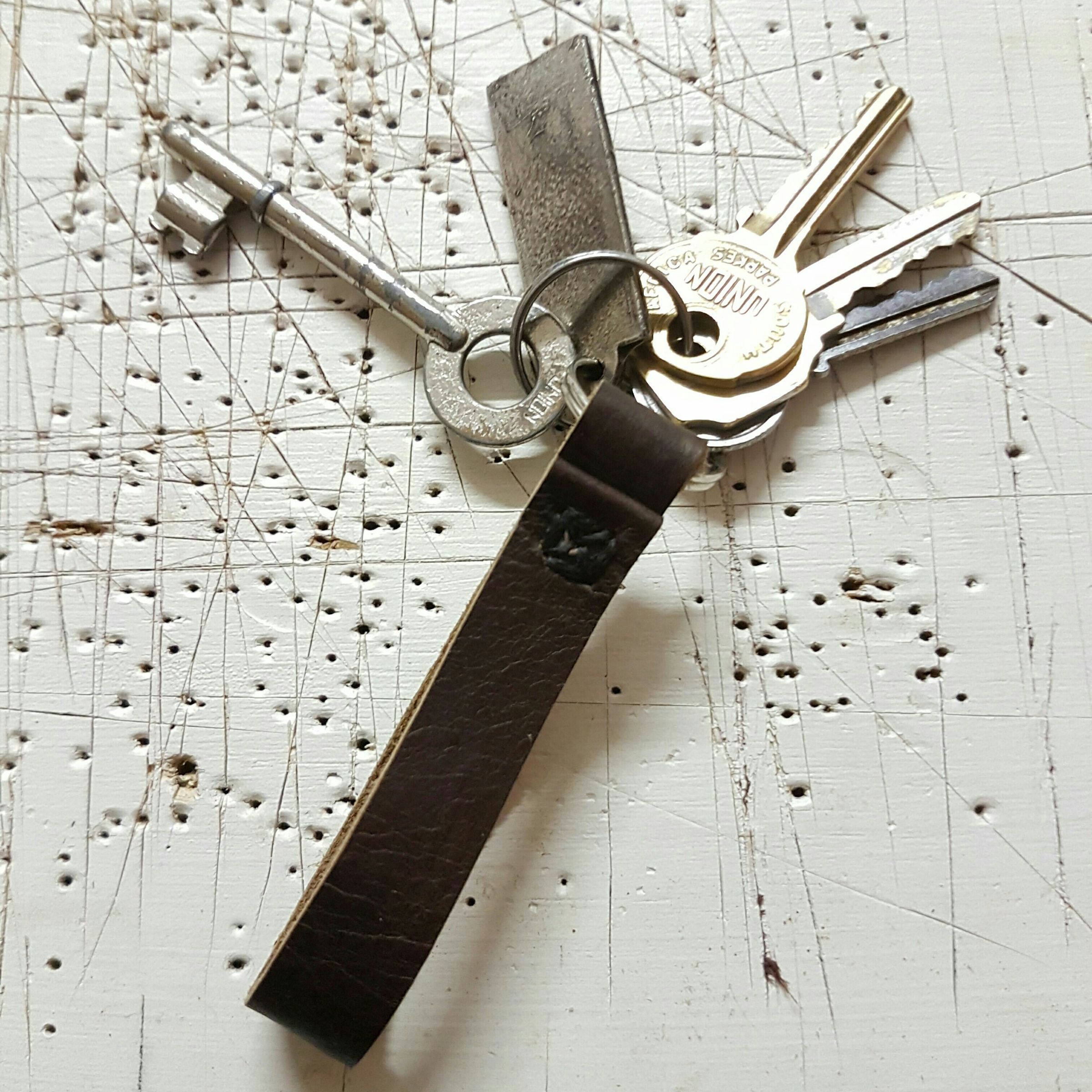 Leather Keychain : 7 Steps (with Pictures) - Instructables