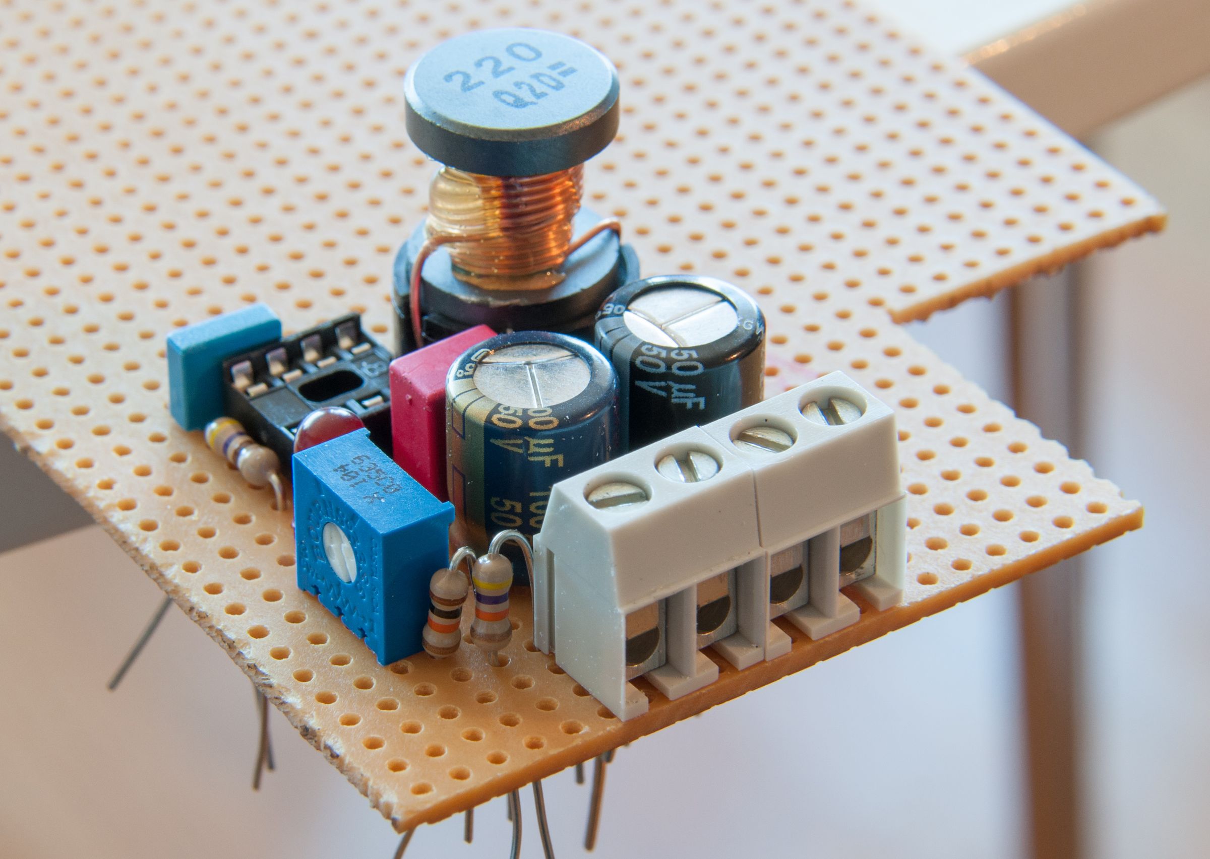 Adjustable Voltage Step-up (0.7-5.5V to 2.7-5.5V) : 5 Steps (with ...