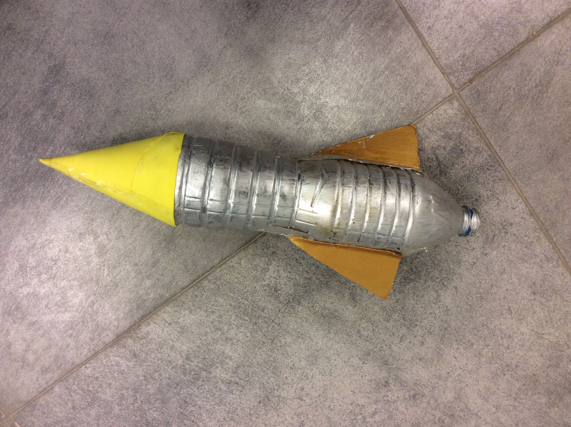 HOMEMADE WATER ROCKET!! EASY TO MAKE!!!!! : 5 Steps - Instructables