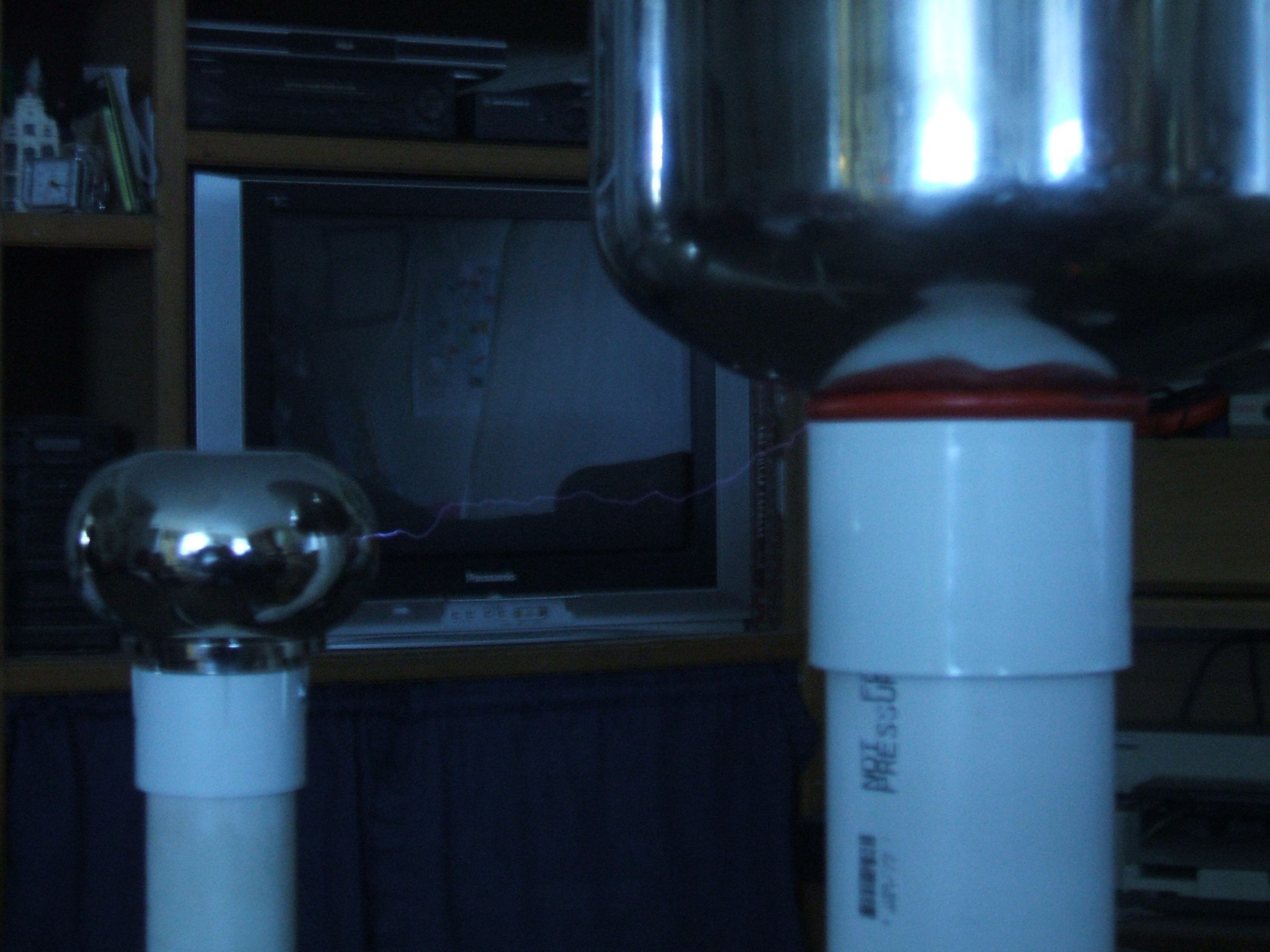 Homemade Van De Graaff Generator : 9 Steps - Instructables