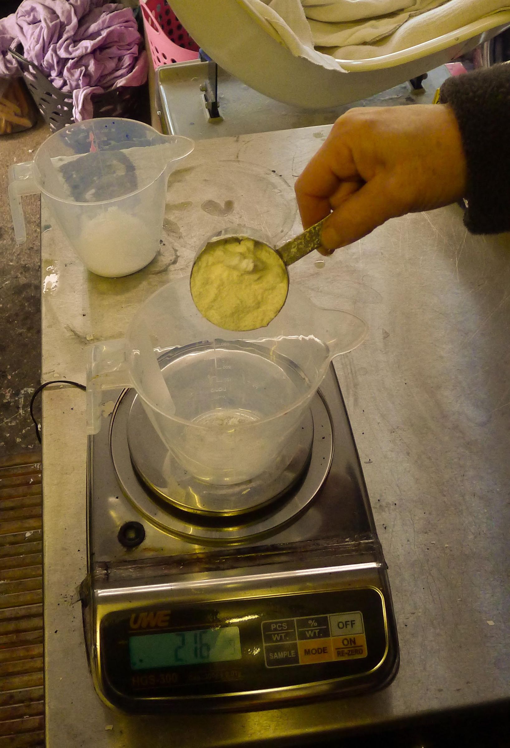 Understanding the Indigo Dyeing Process : 12 Steps (with Pictures ...