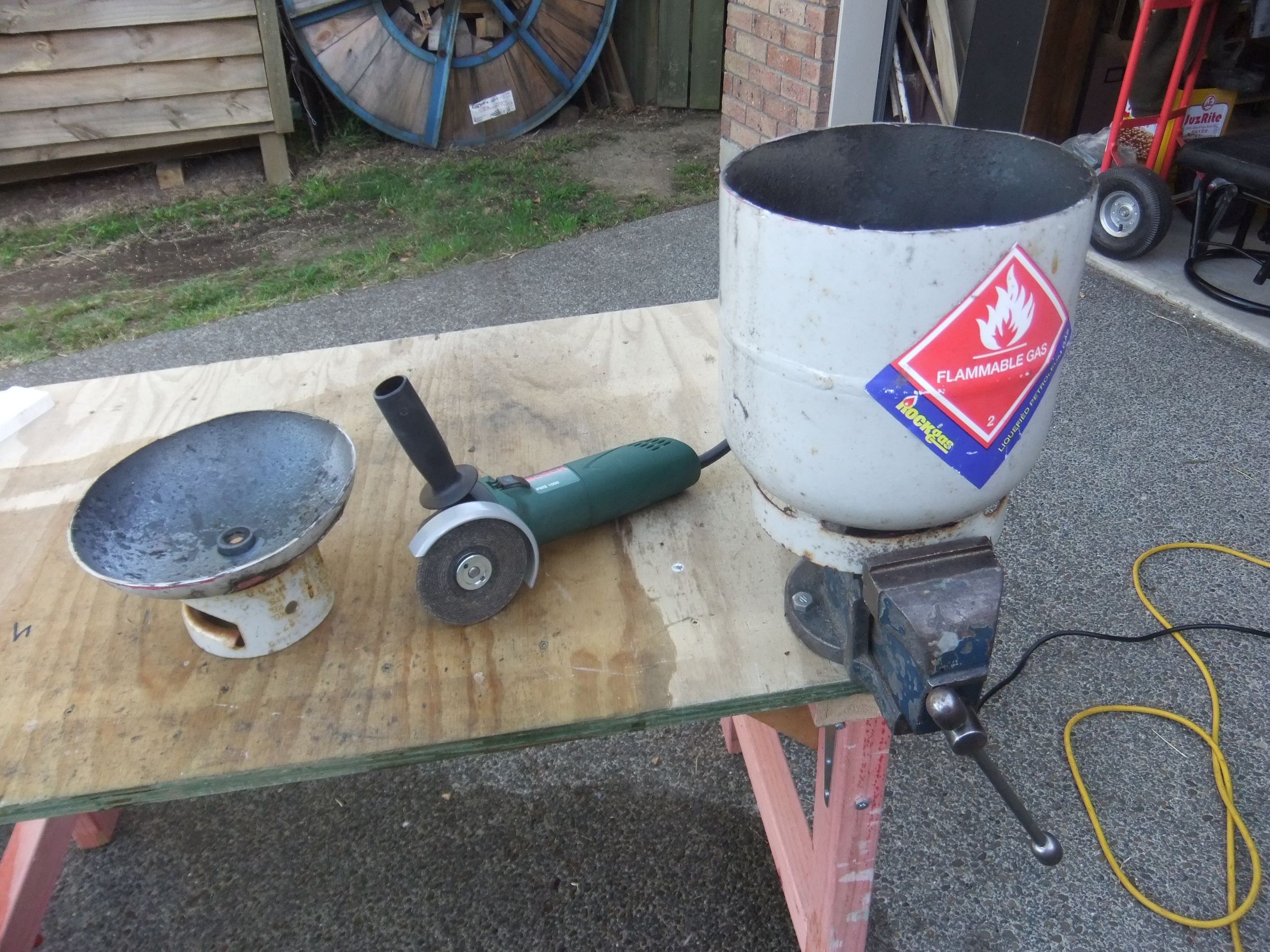 Gas Bottle Fire Pit / Brazier / Barbeque Grill : 5 Steps - Instructables