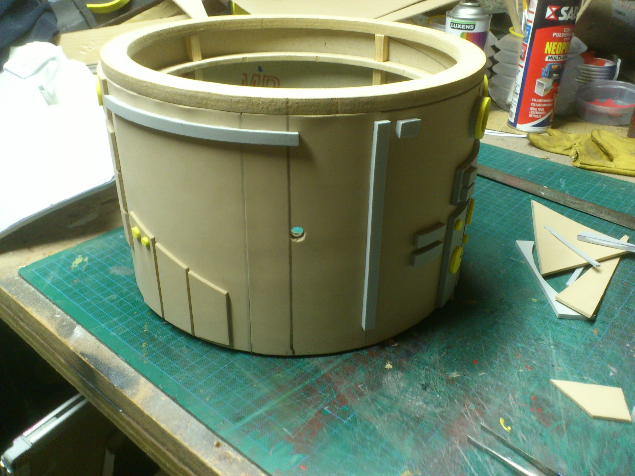 How to Make a BAT-signal : 8 Steps (with Pictures) - Instructables