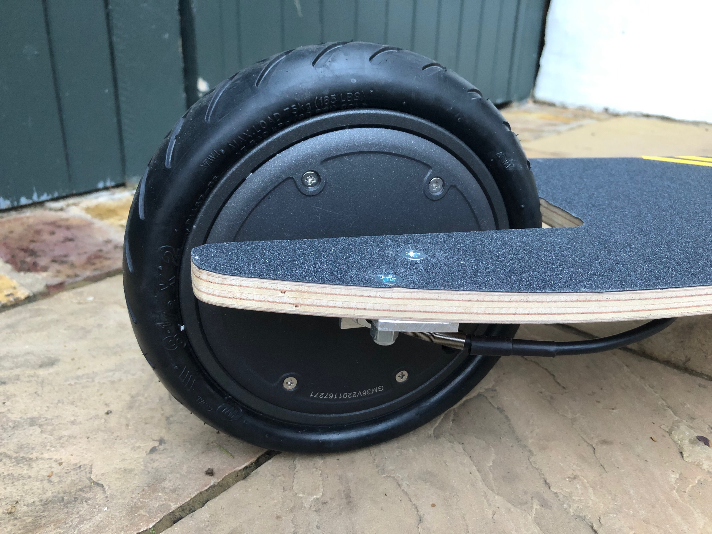 DIY 3-Wheeled Electric Skateboard With a Hub-Motor : 5 Steps (with ...