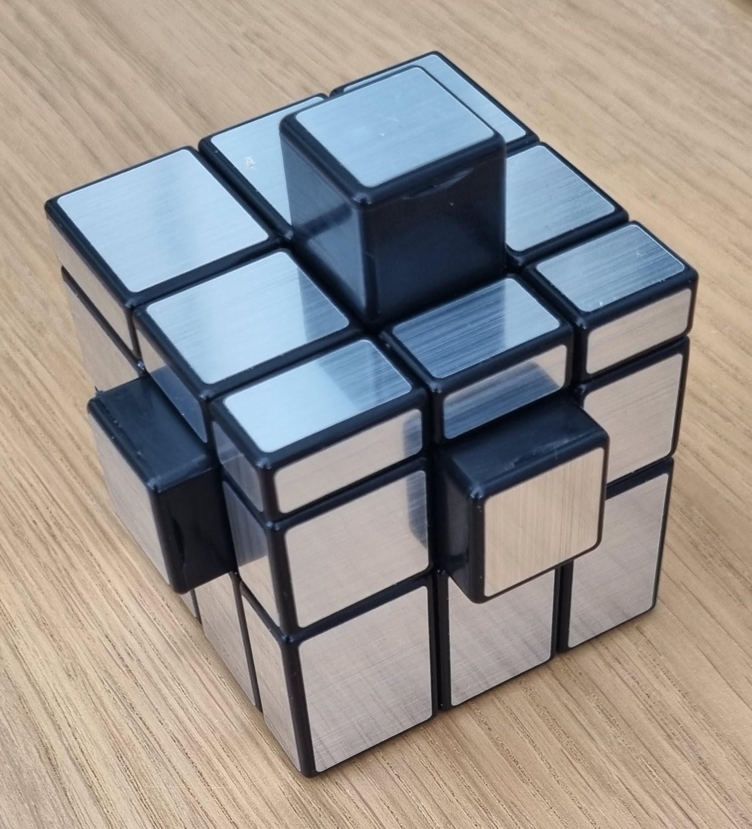 Rubik's Cube Tricks-center Piece. : 6 Steps - Instructables