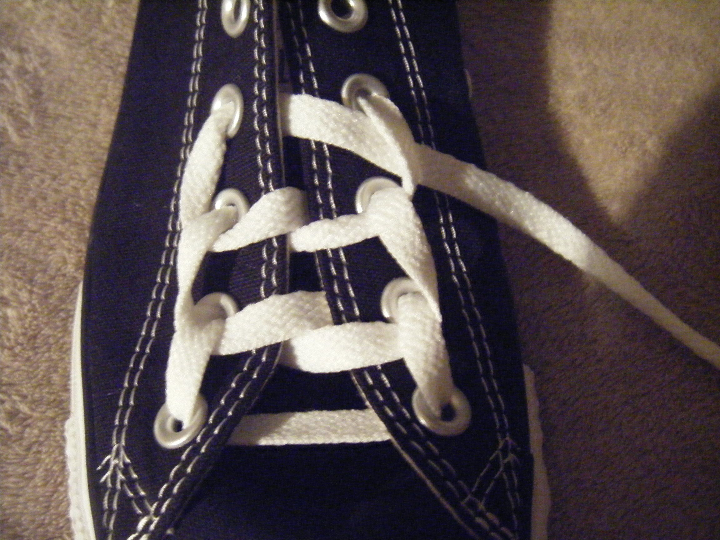 How to Ladder Lace Your Shoes : 7 Steps - Instructables