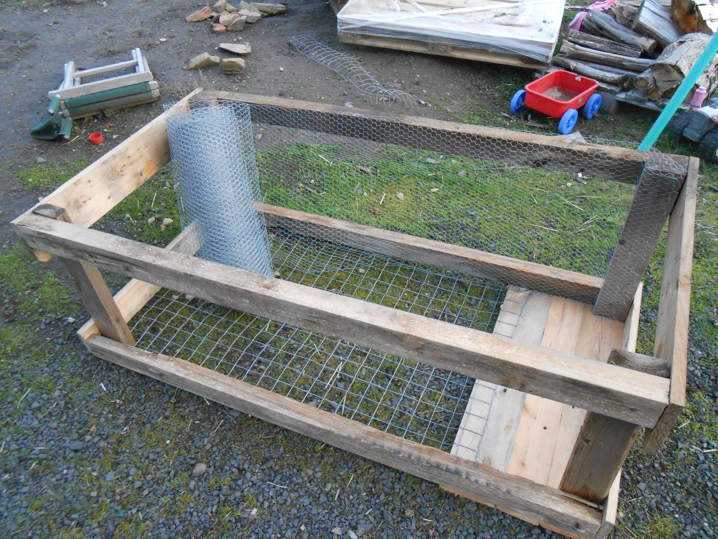Building a Small Rabbit Hutch : 12 Steps (with Pictures) - Instructables