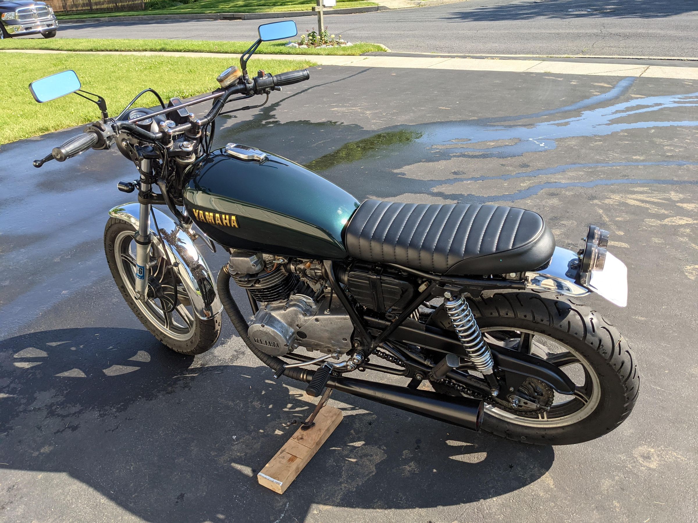 Restore and Modify Motorcycle - 1981 Yamaha XS-400 : 8 Steps (with ...