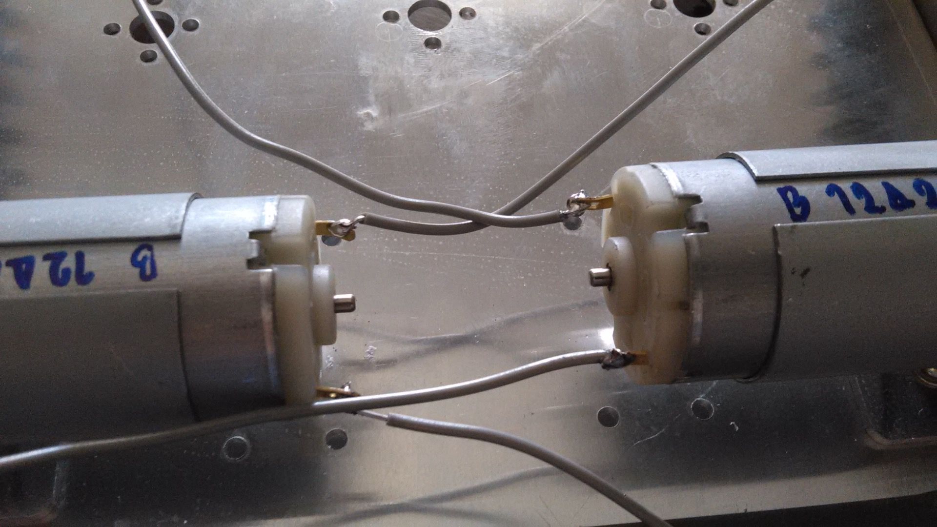 Autonomous Tank W/ Robotic Arm(Arduino, Bluetooth) : 8 Steps ...