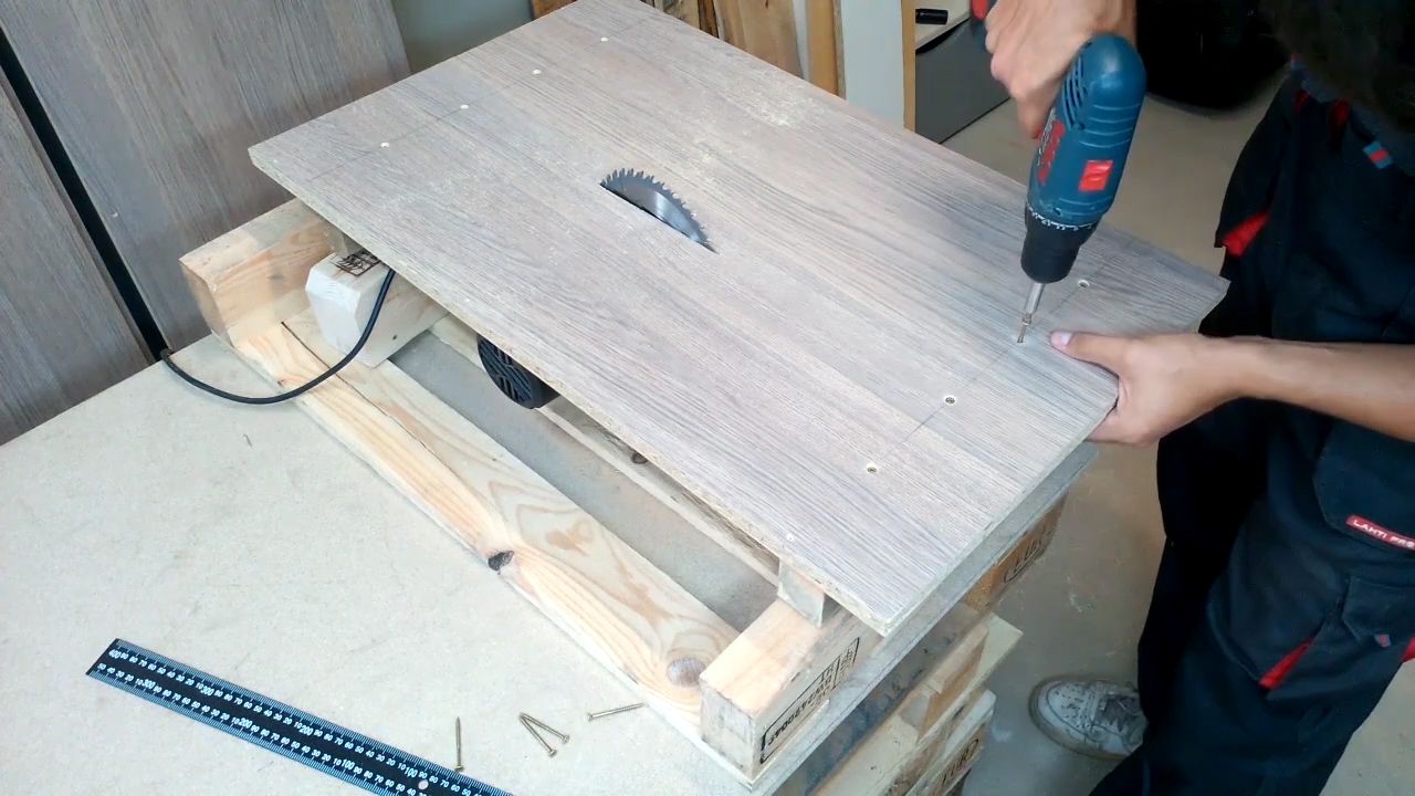 How to Make a Homemade Table Saw With Circular Saw : 6 Steps (with ...