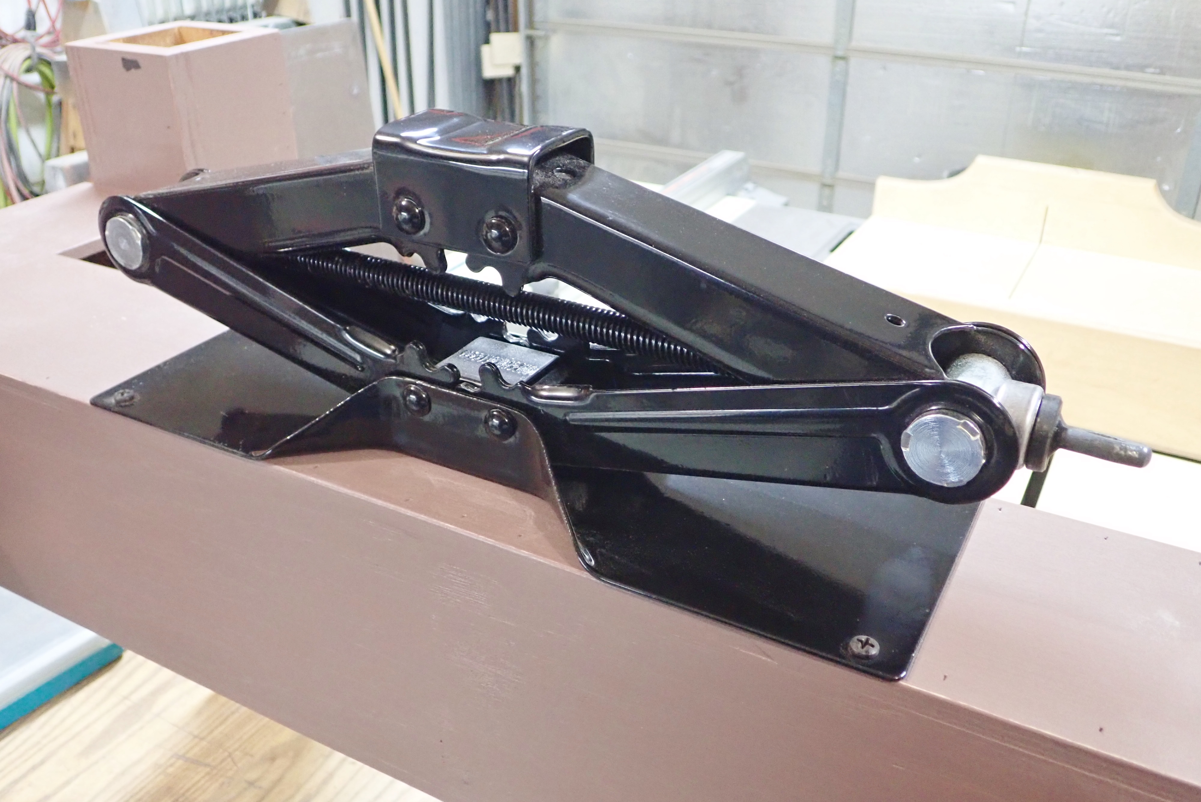 Make an Adjustable-Height Table With a Car Jack : 16 Steps (with ...