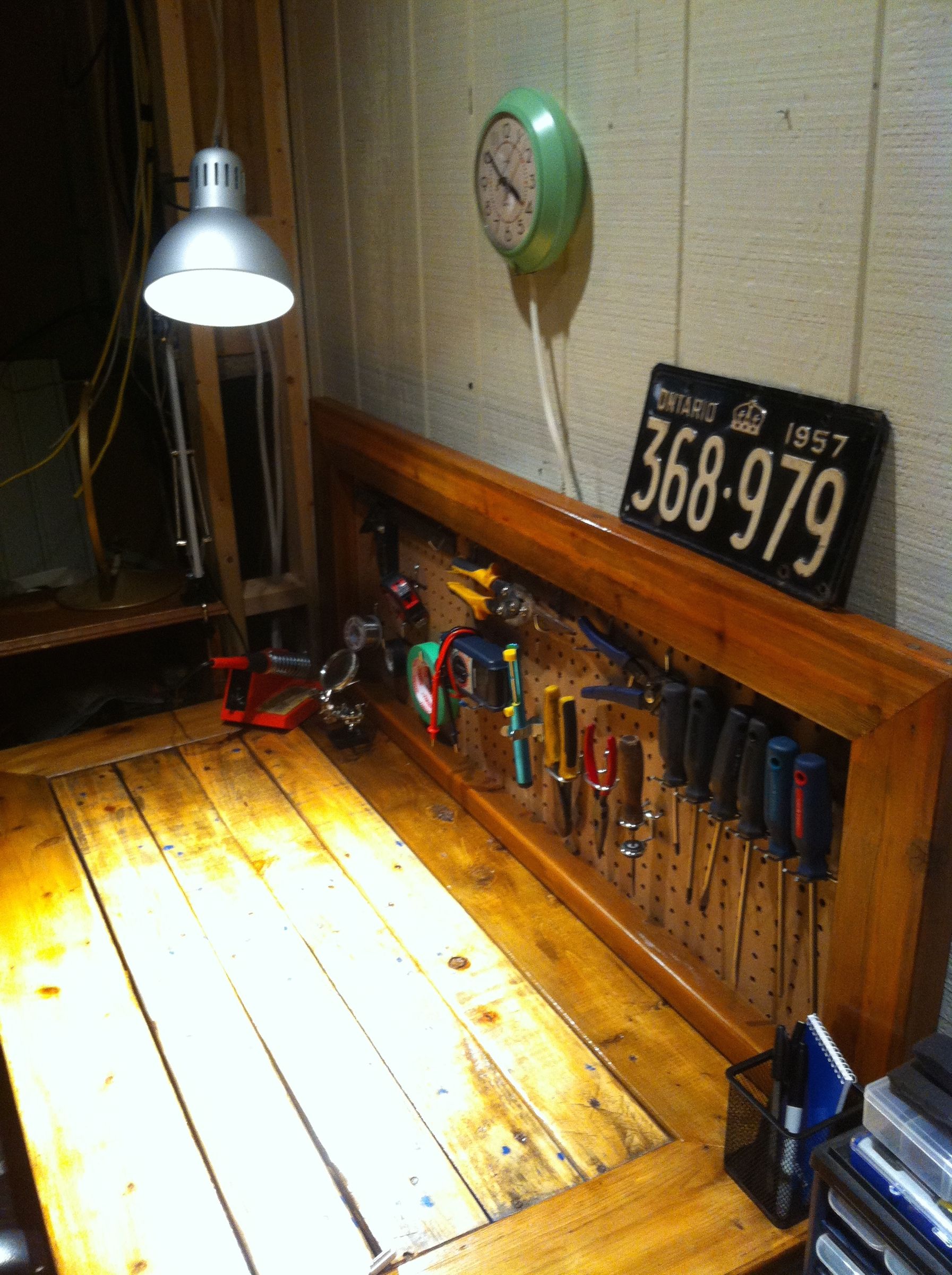 Maker/Work Bench From Scrap Wood : 9 Steps (with Pictures) - Instructables