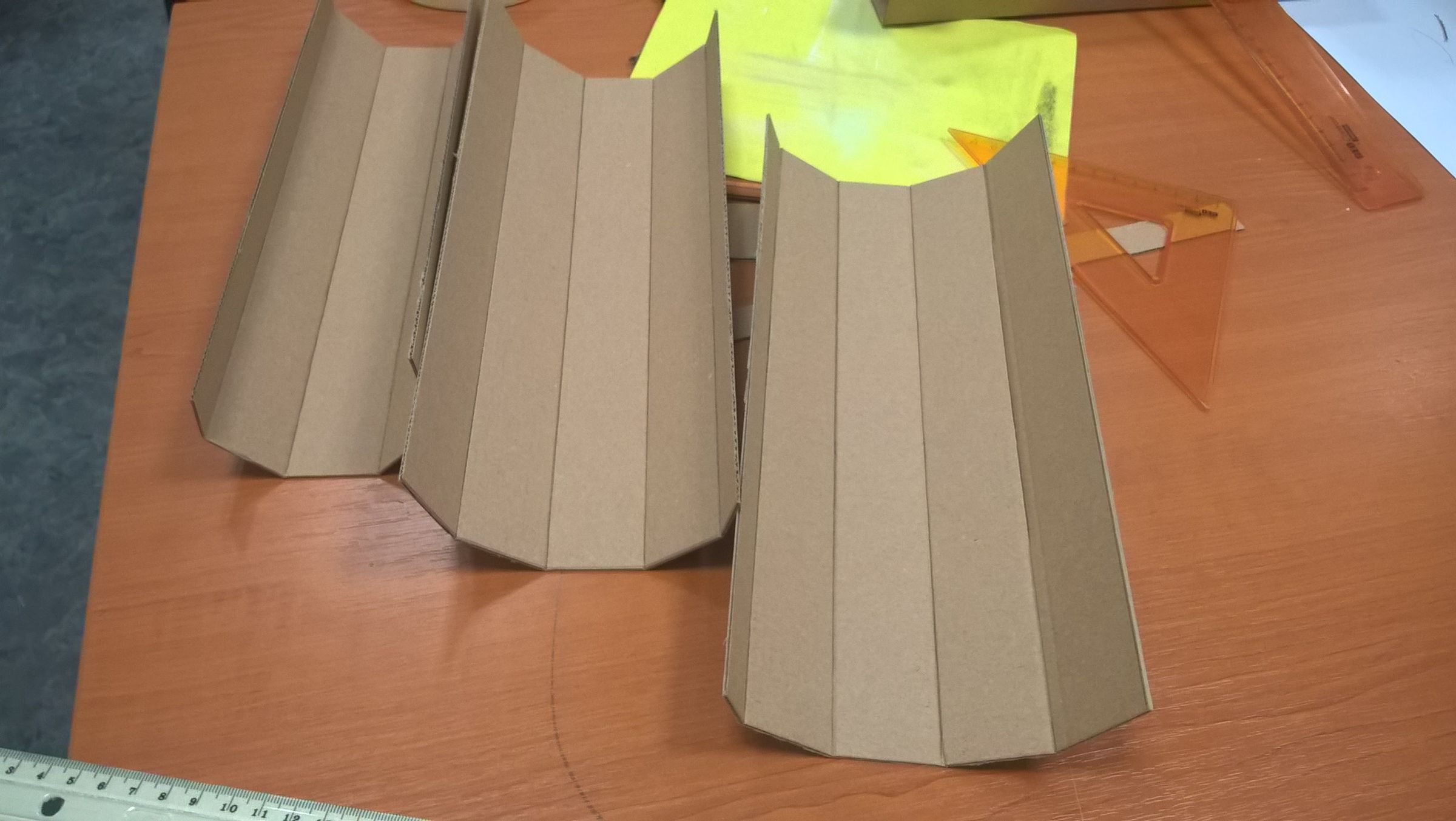 Cardboard Laptop Desk : 9 Steps (with Pictures) - Instructables