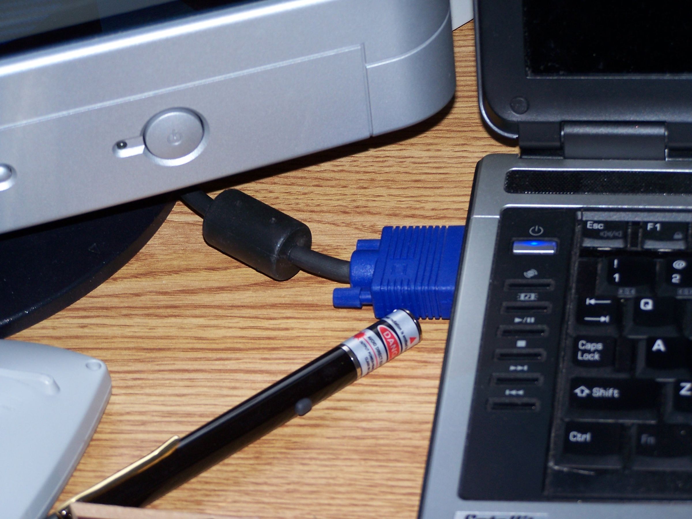 Split-Screen Computer : 3 Steps - Instructables