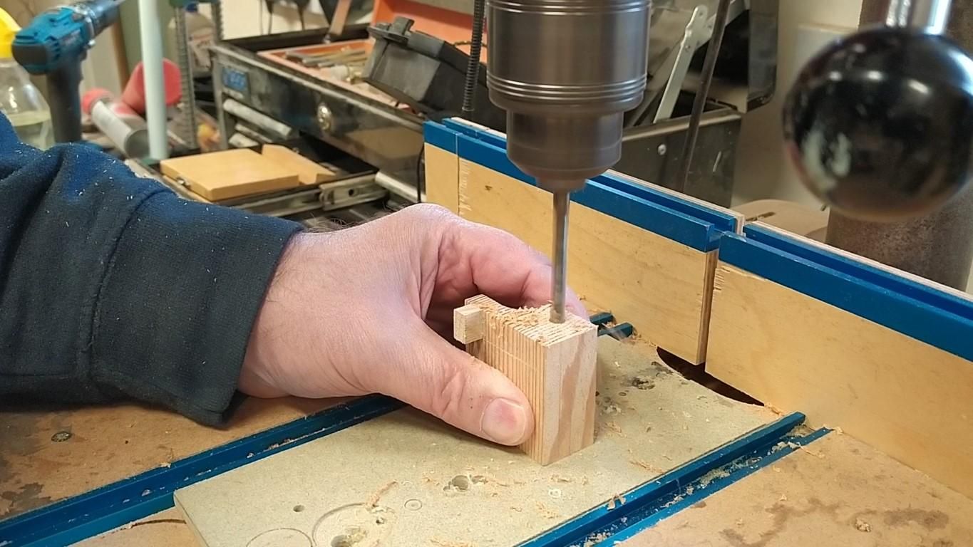 Flip Stop for a Miter Saw : 5 Steps (with Pictures) - Instructables