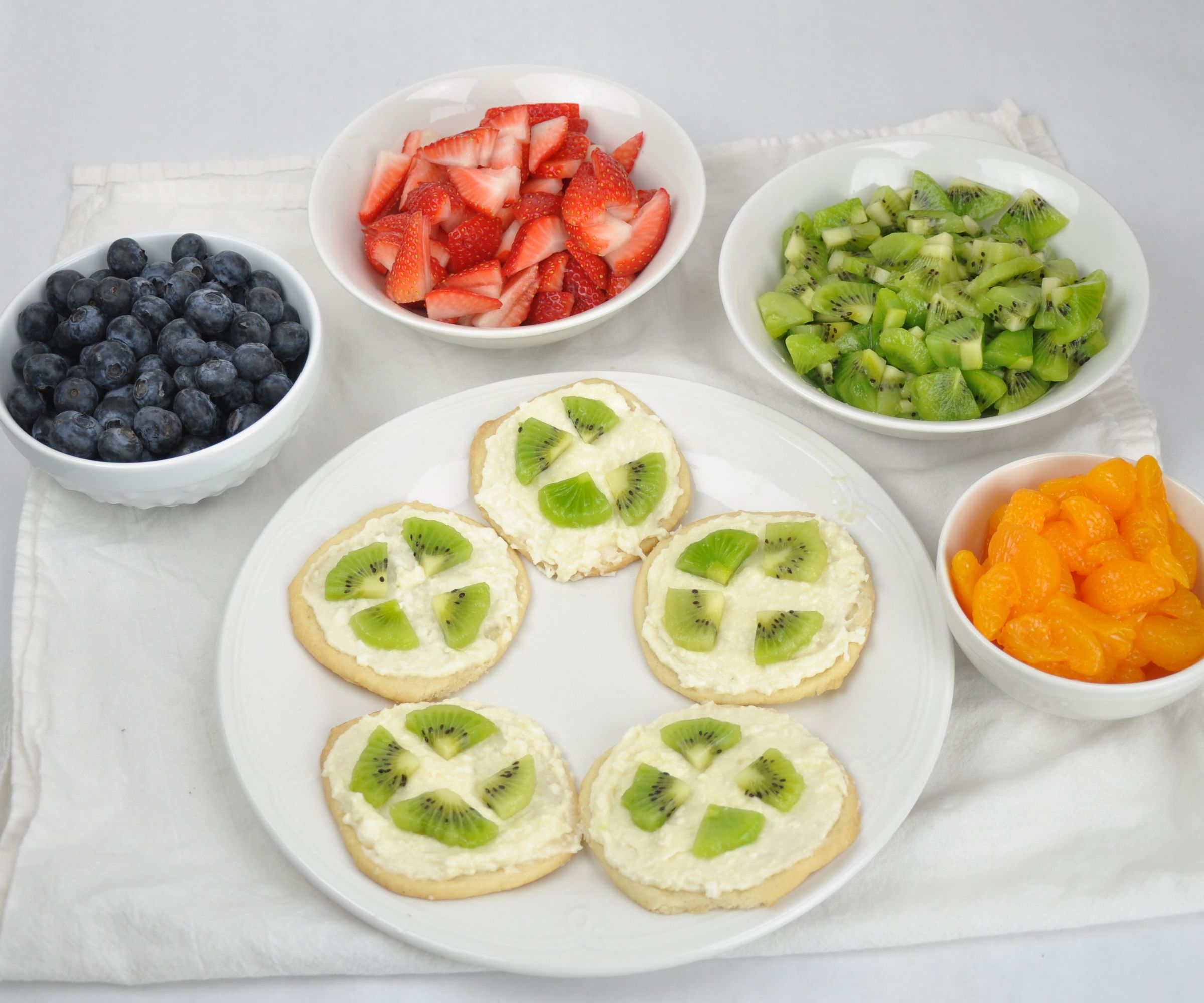 Mini Fruit Pizzas : 6 Steps (with Pictures) - Instructables