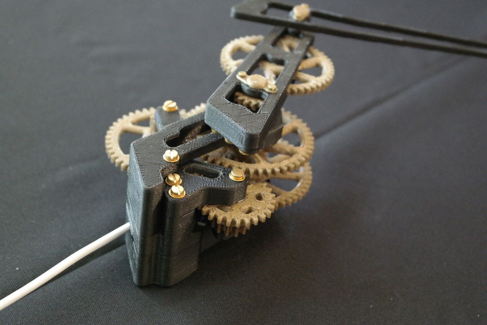 Hand in Hand Skeleton Clock : 11 Steps (with Pictures) - Instructables