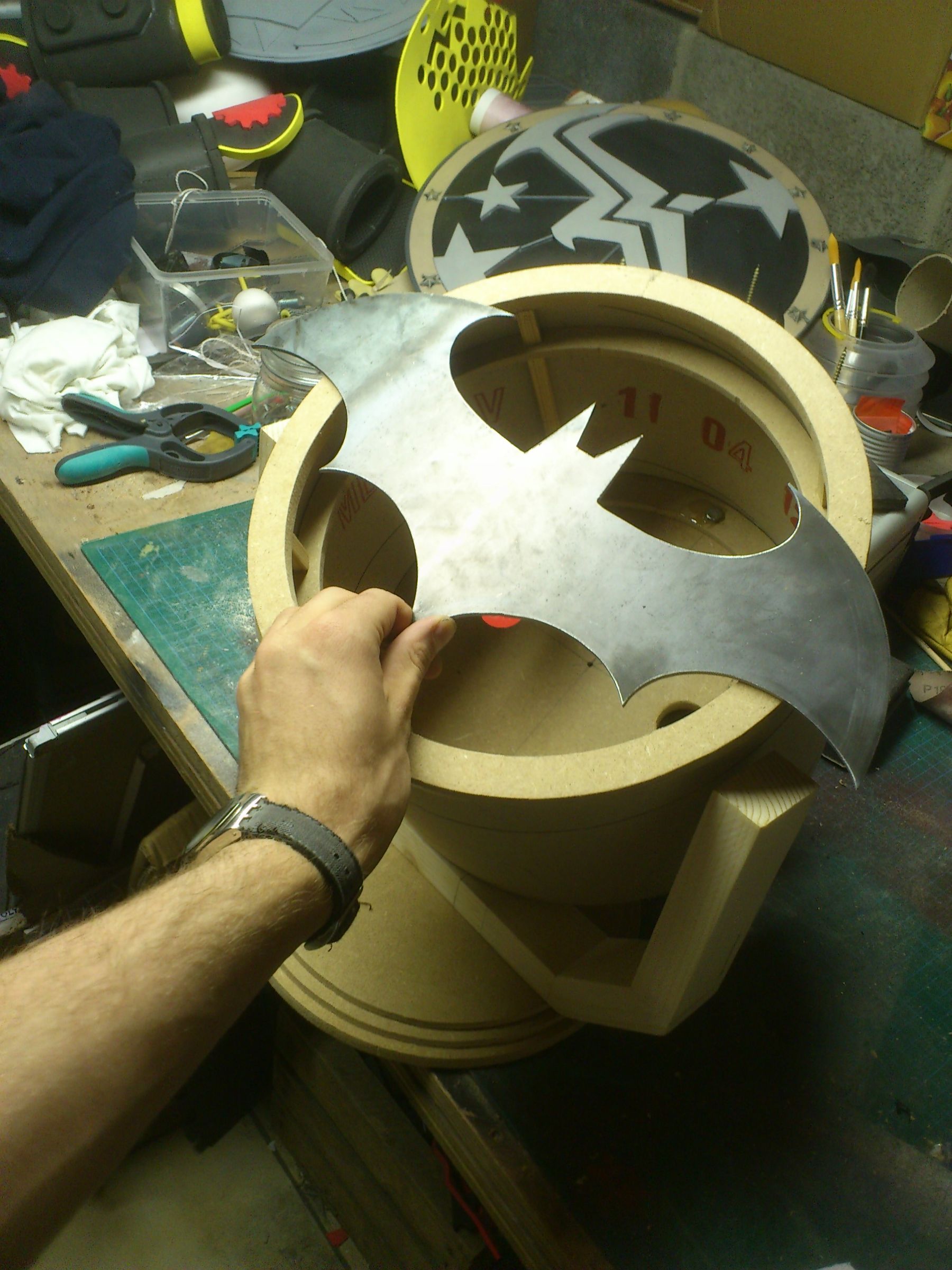 How to Make a BAT-signal : 8 Steps (with Pictures) - Instructables