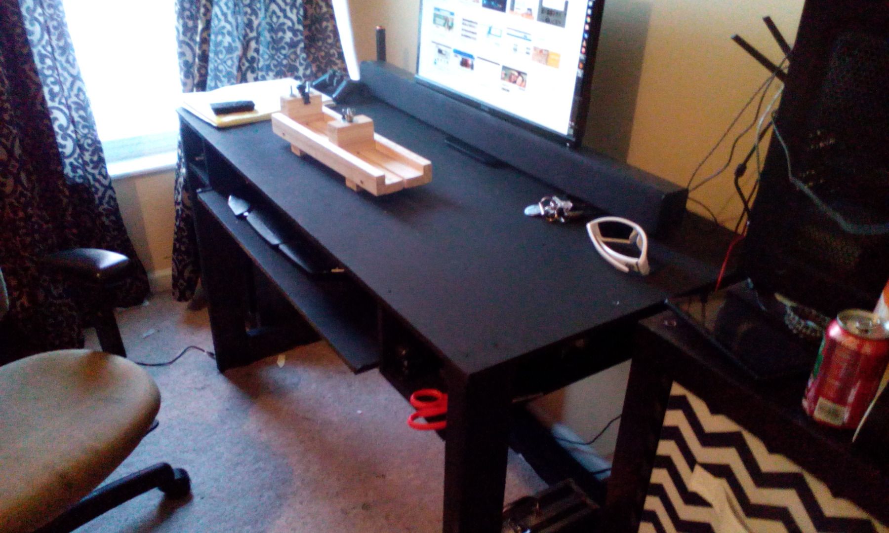 Simple 2' X 4' Computer Desk : 6 Steps (with Pictures) - Instructables