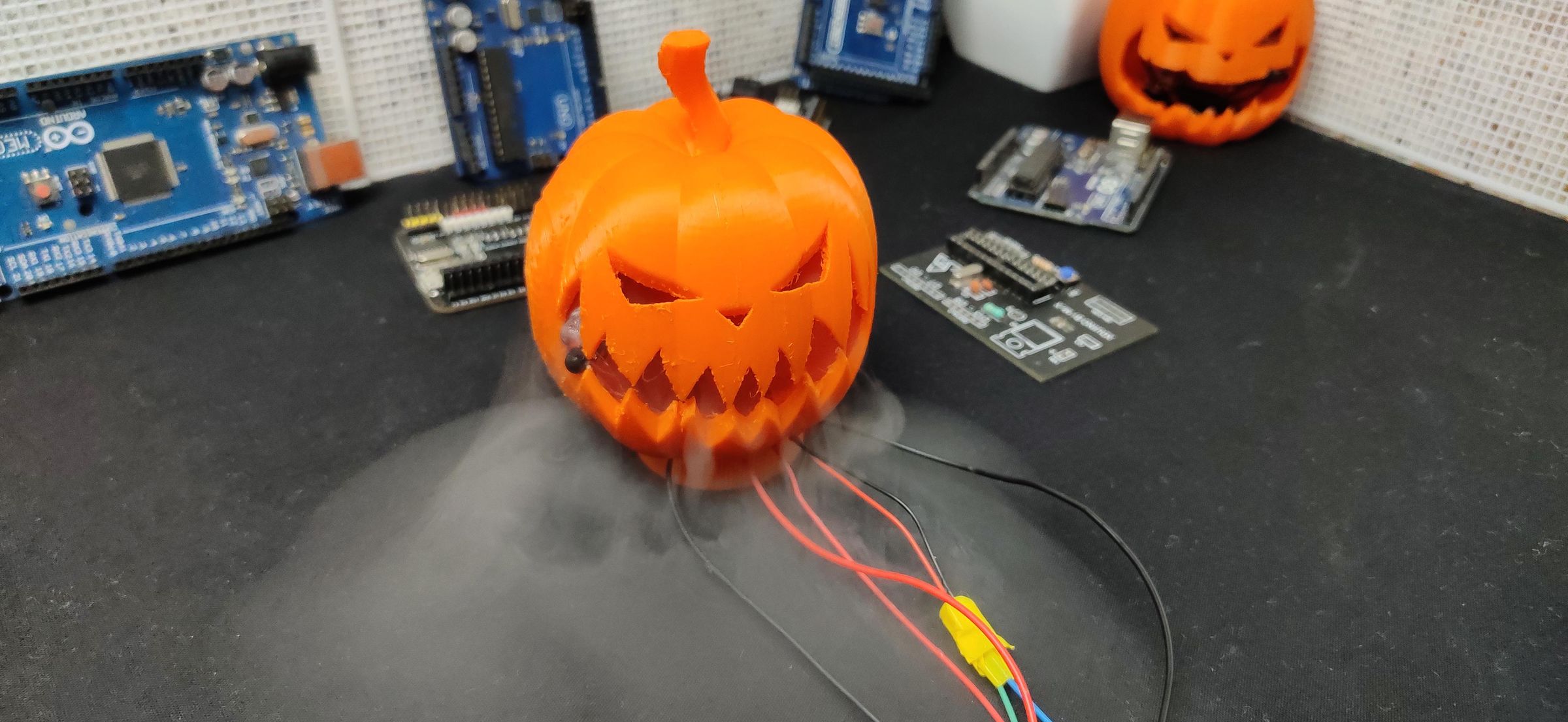 SMOKING HALLOWEEN PUMPKIN USING ARDUINO AND IC 555 : 8 Steps (with ...