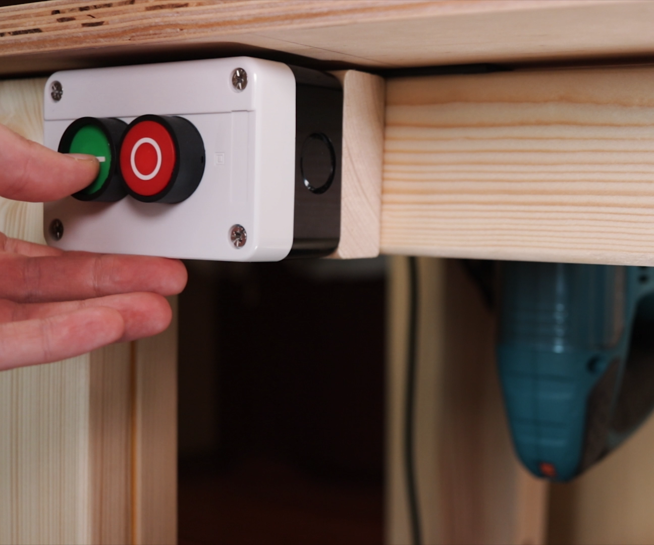 DIY Small/Portable/Convenient Workbench : 27 Steps (with Pictures ...