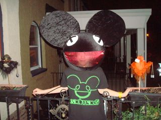 How to Build Your Own Deadmau5 Mouse Head Helmet! : 12 Steps (with ...