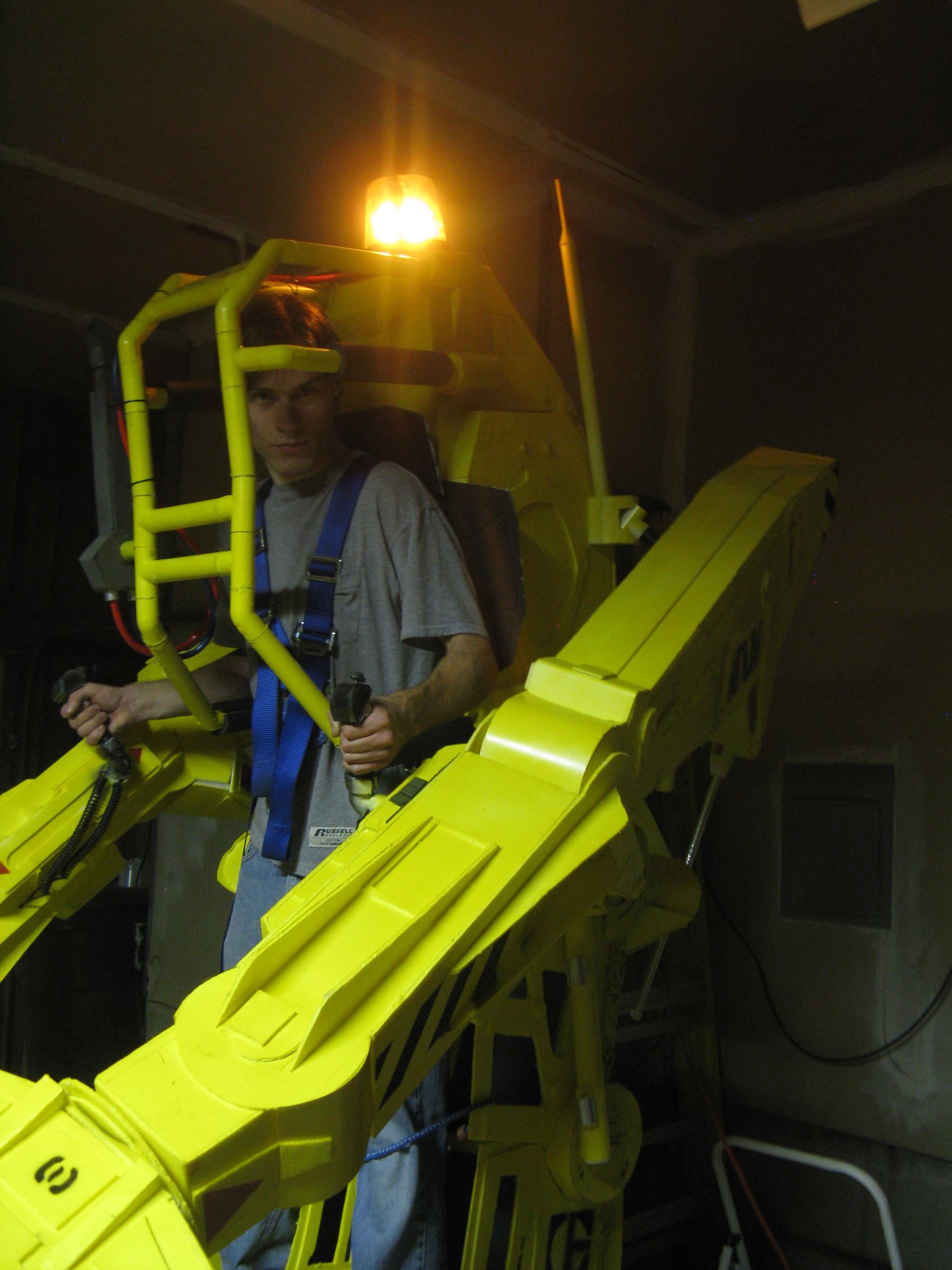 Full-Size Power Loader Costume From Aliens : 8 Steps (with Pictures ...