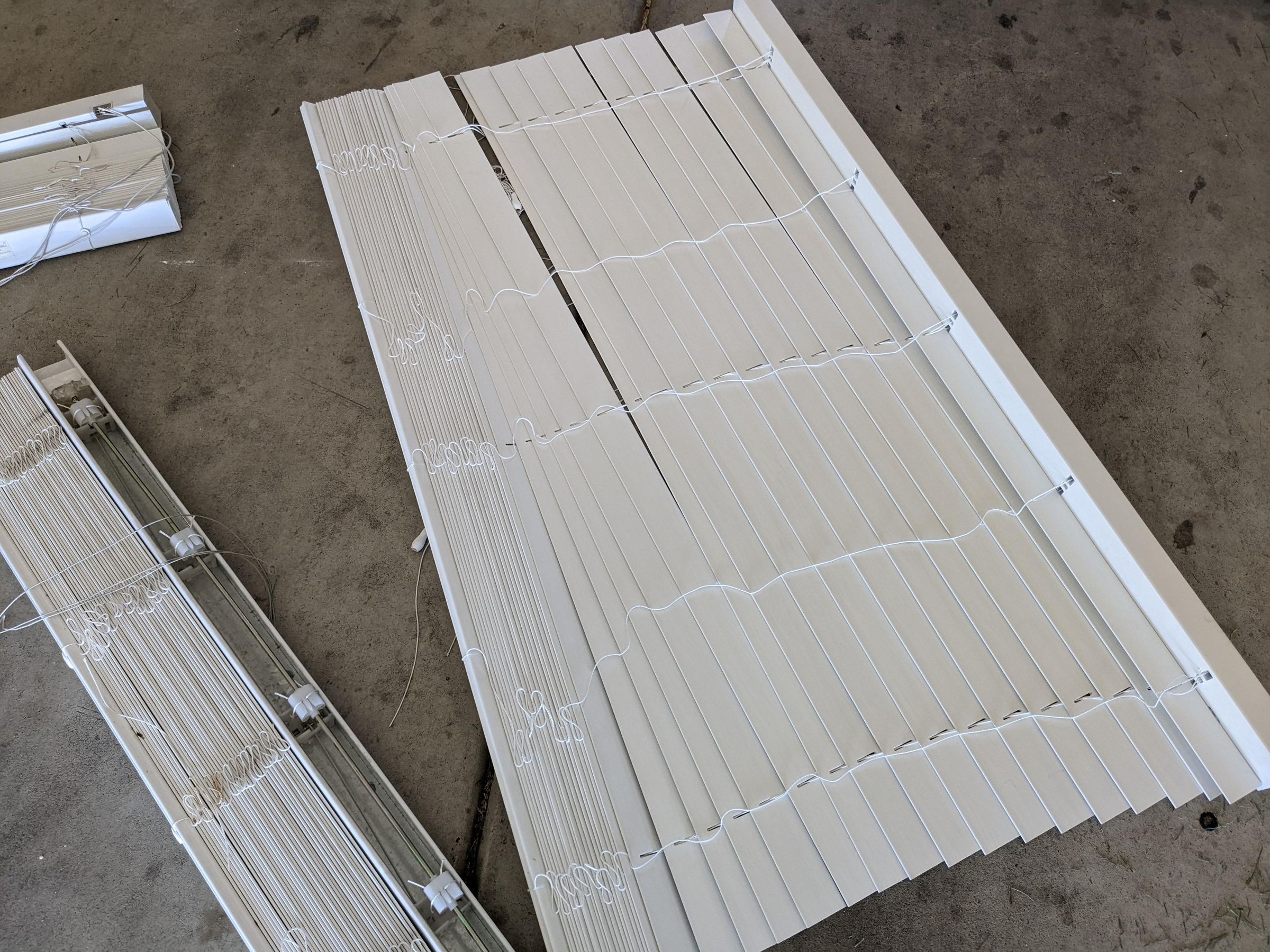 Repurpose Vinyl Blinds Into Modern Slatted Planter Wall : 12 Steps ...