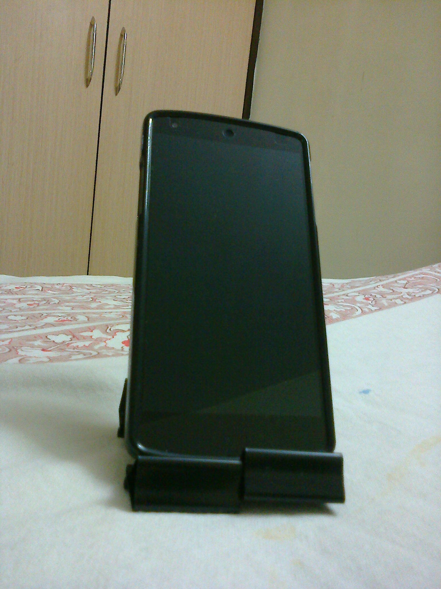 Binder Clip Phone Stand : 4 Steps - Instructables