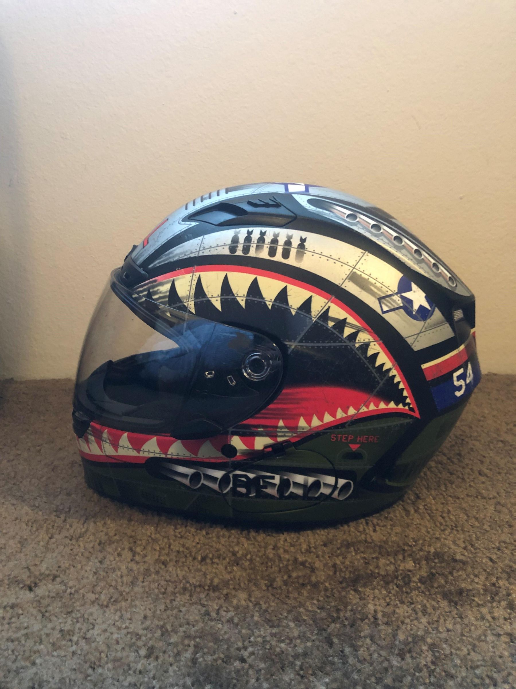 How to Properly Put on a Motorcycle Helmet : 5 Steps - Instructables