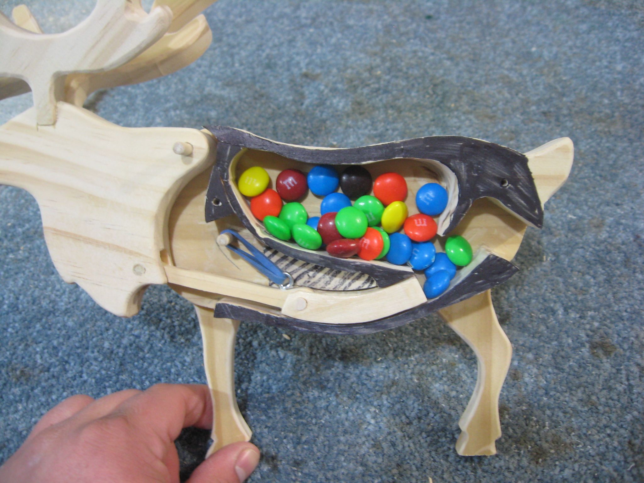 Pooping Reindeer Candy Dispenser : 5 Steps (with Pictures) - Instructables