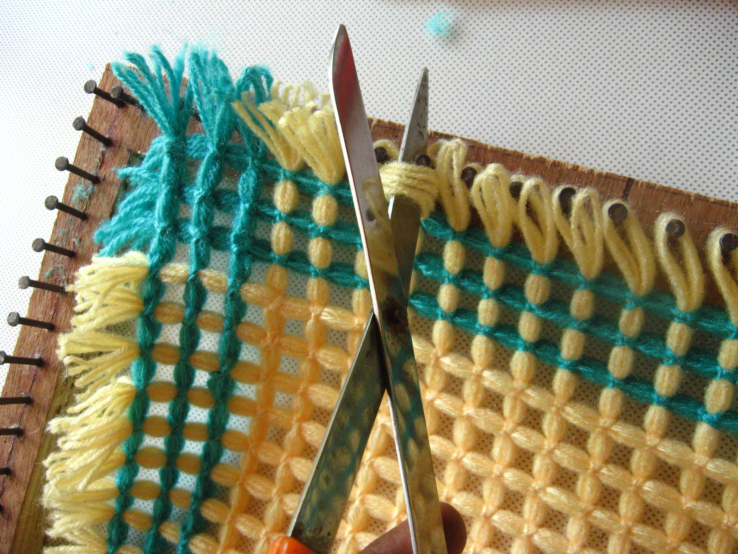 How to Weave a Criss-Cross Table Mat With Home-made Loom : 12 Steps ...