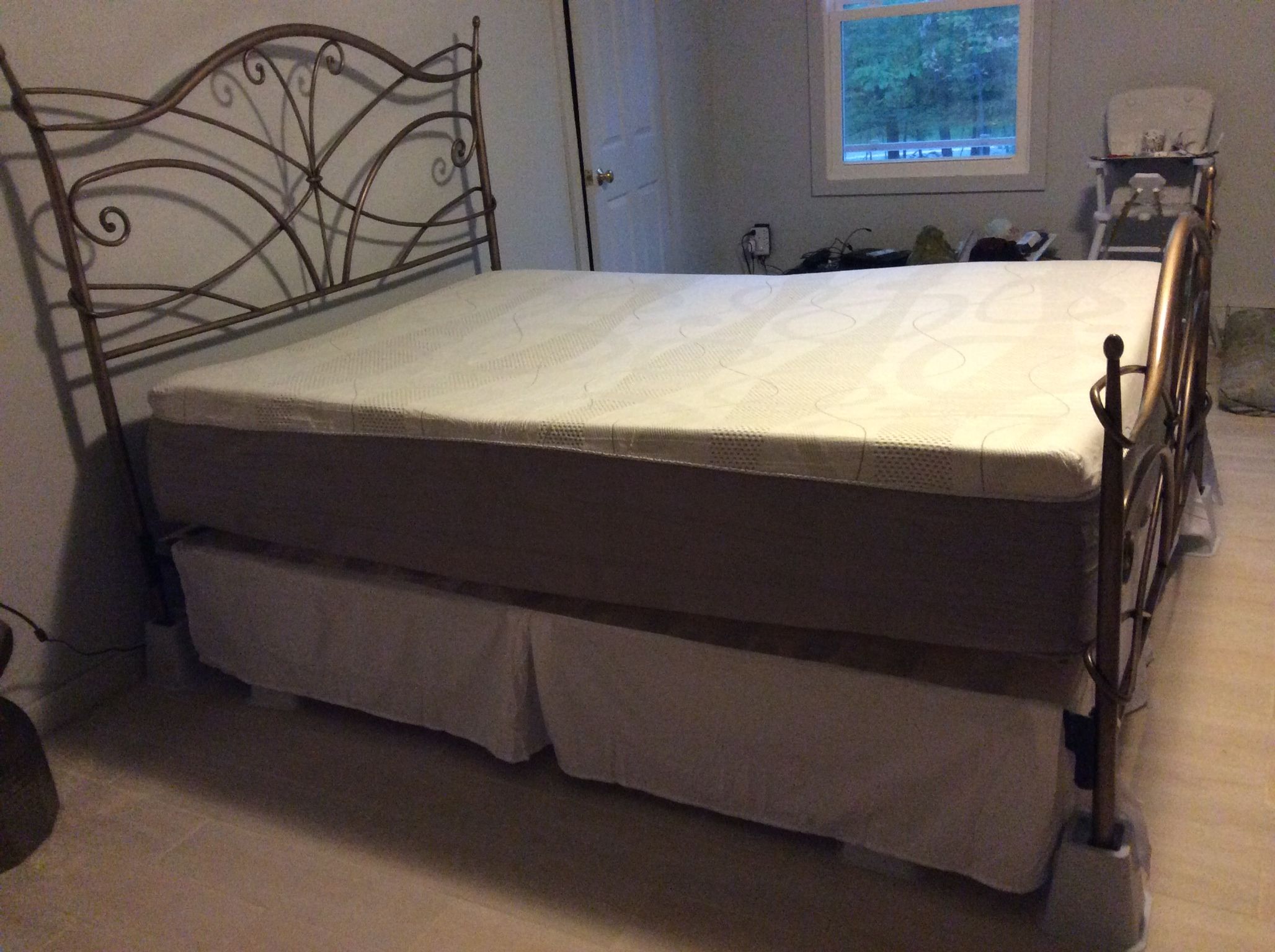 Foundation for Queen-size Memory Foam Bed From Basic Frame : 5 Steps ...