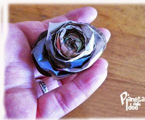 HOW TO MAKE PAPER ROSES WITH NEWSPAPER! : 5 Steps - Instructables