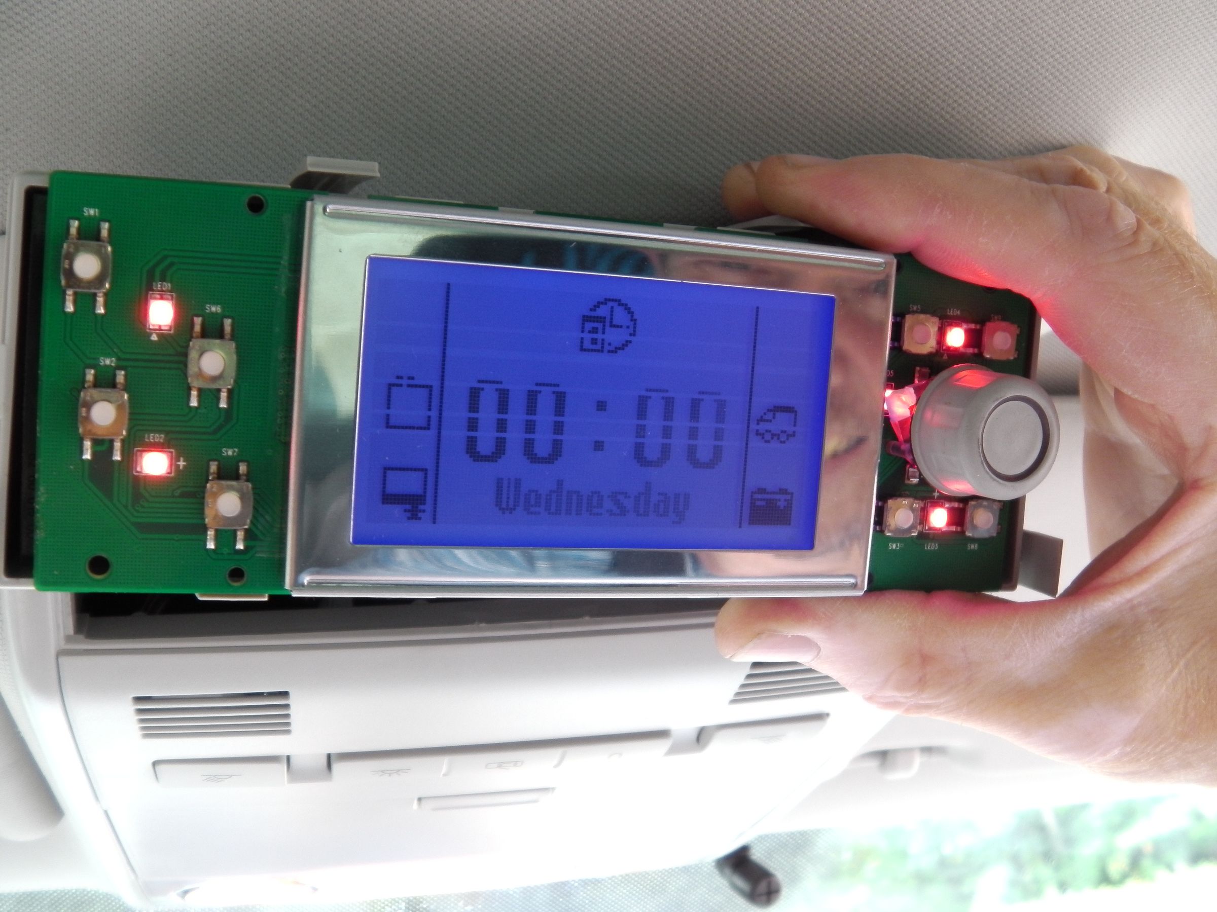 How to Remove and Re-attach LCD Ribbon From a PCB With a Fine Pitch : 9 ...