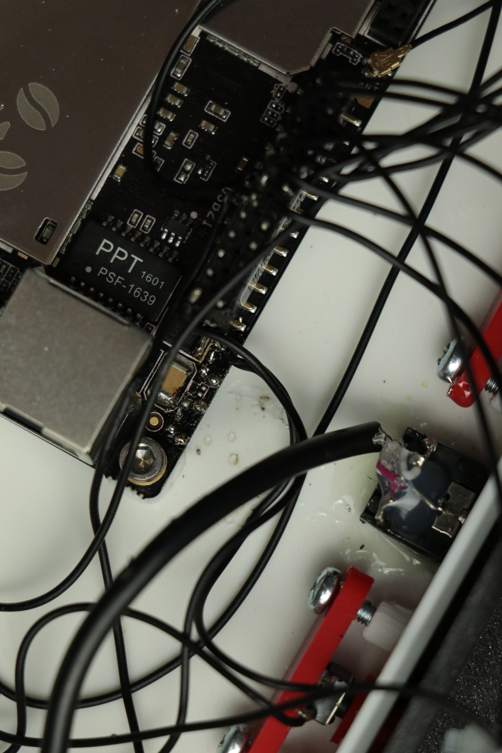 Make Your Own Portable Retro Game Console!......which Is Also a Win10 ...