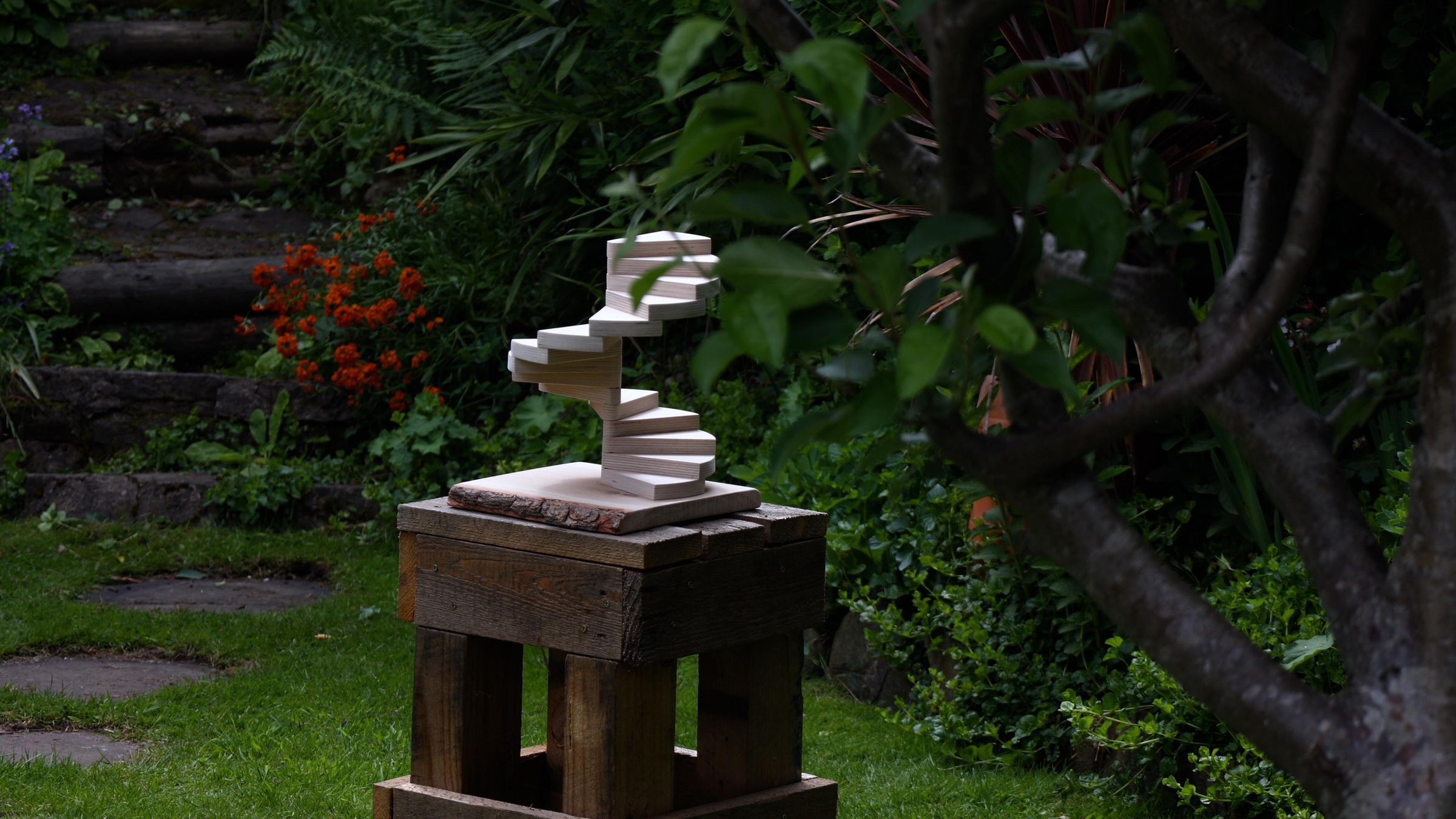 Plywood Spiral Staircase Display Stand : 4 Steps (with Pictures ...