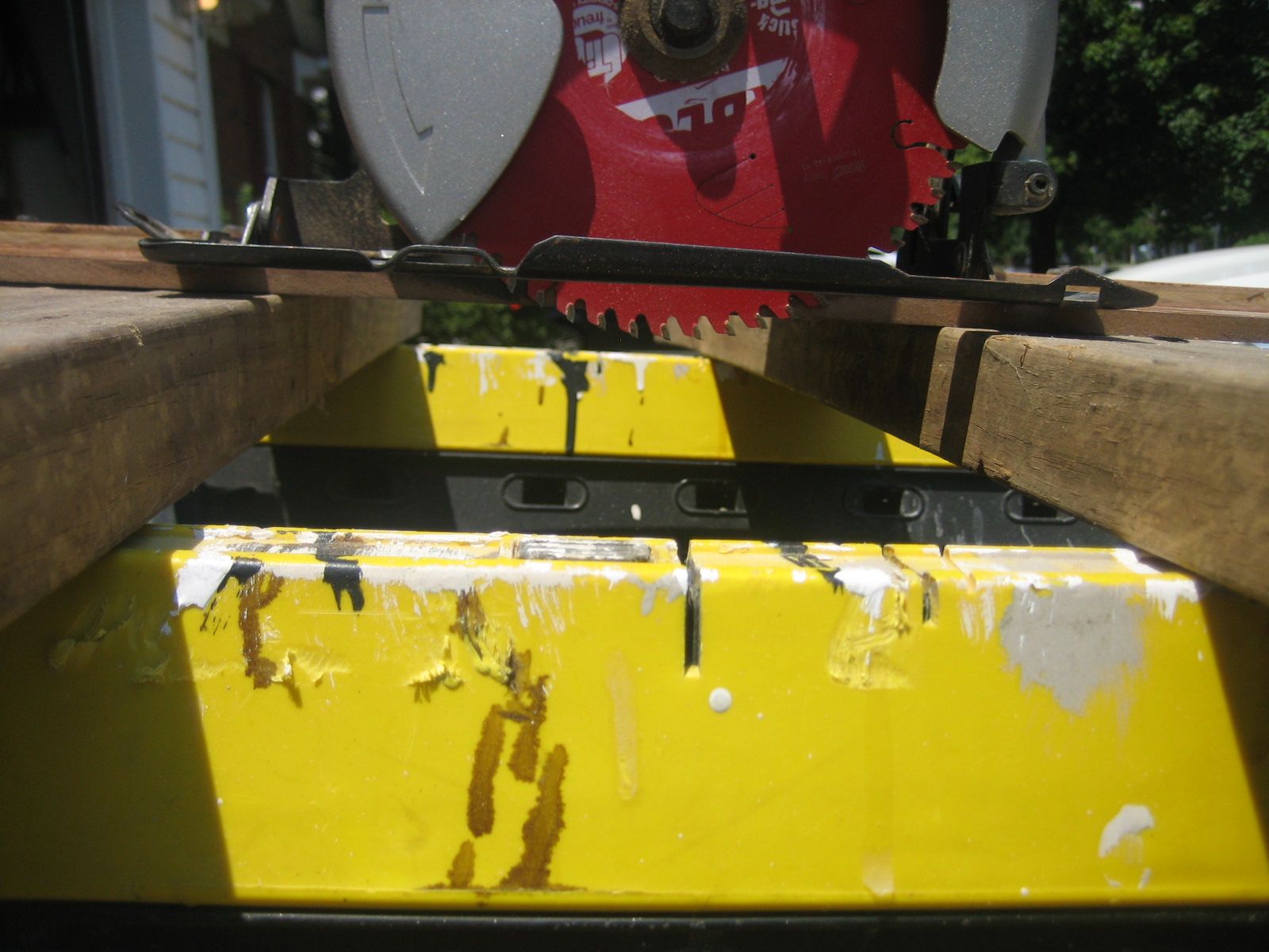 STRAIGHT CUT JIG FOR CIRCULAR SAW : 8 Steps - Instructables