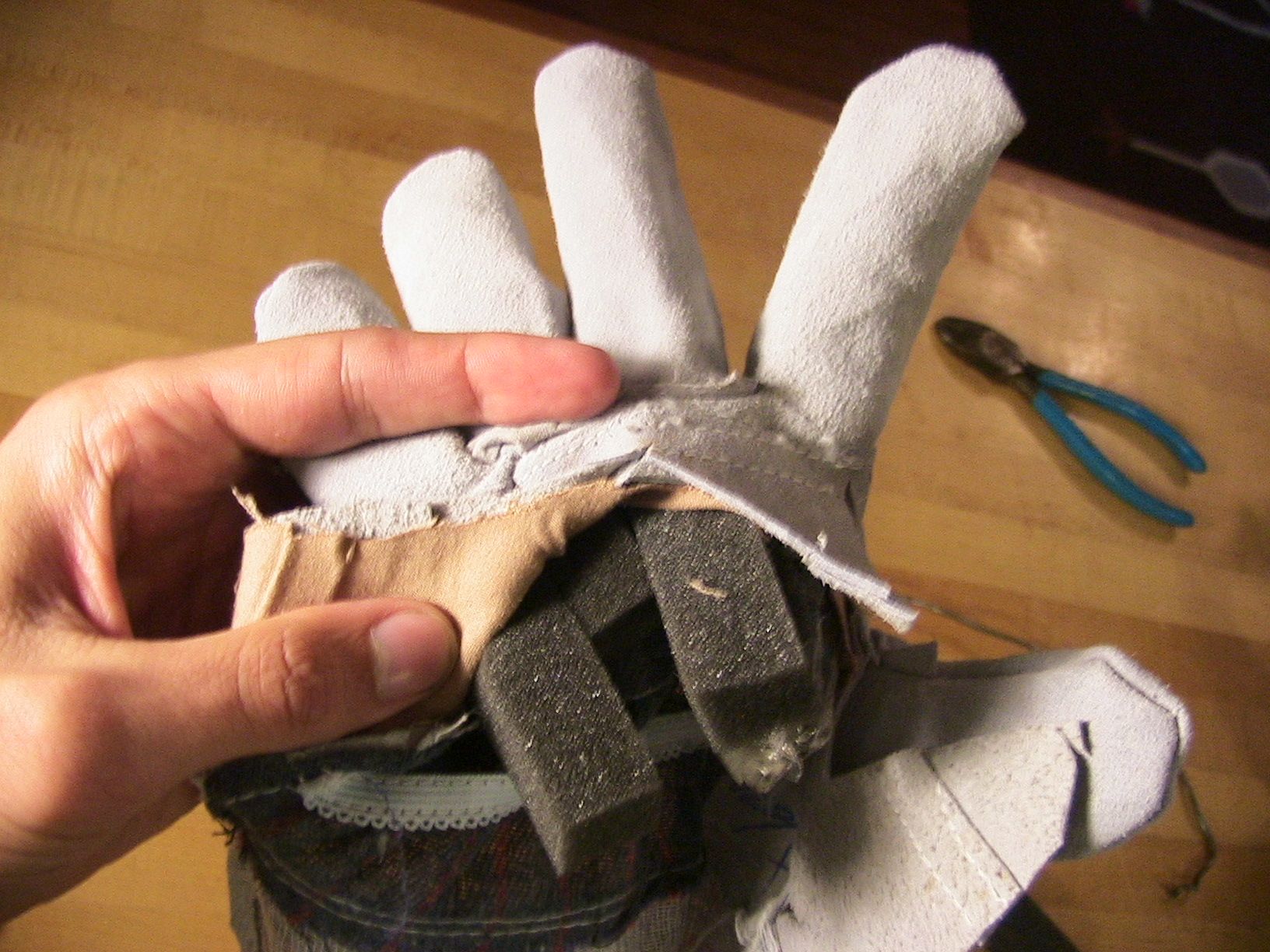 The Living Severed Hand! : 9 Steps (with Pictures) - Instructables