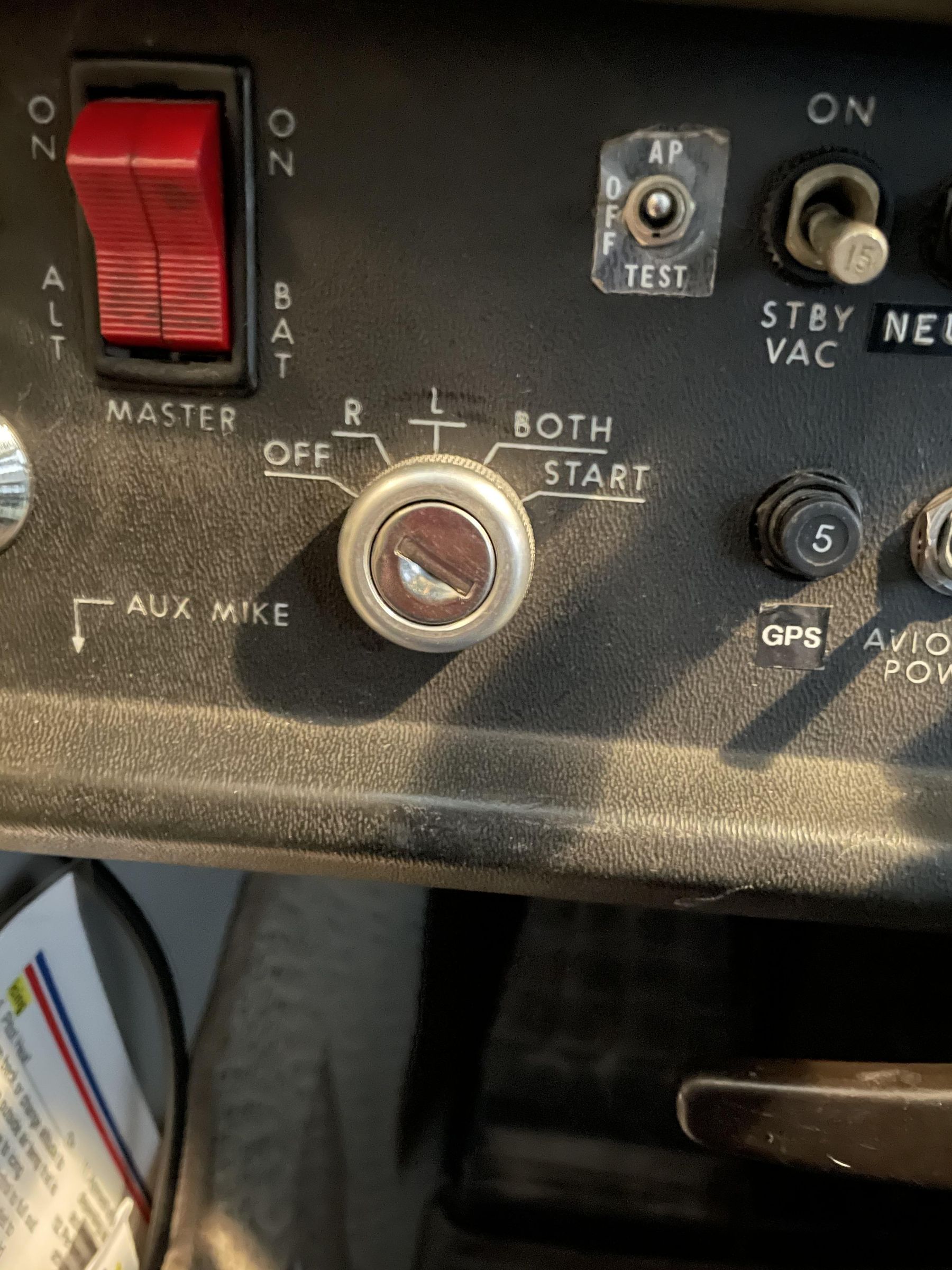 How to Start a Cessna 172 : 10 Steps - Instructables