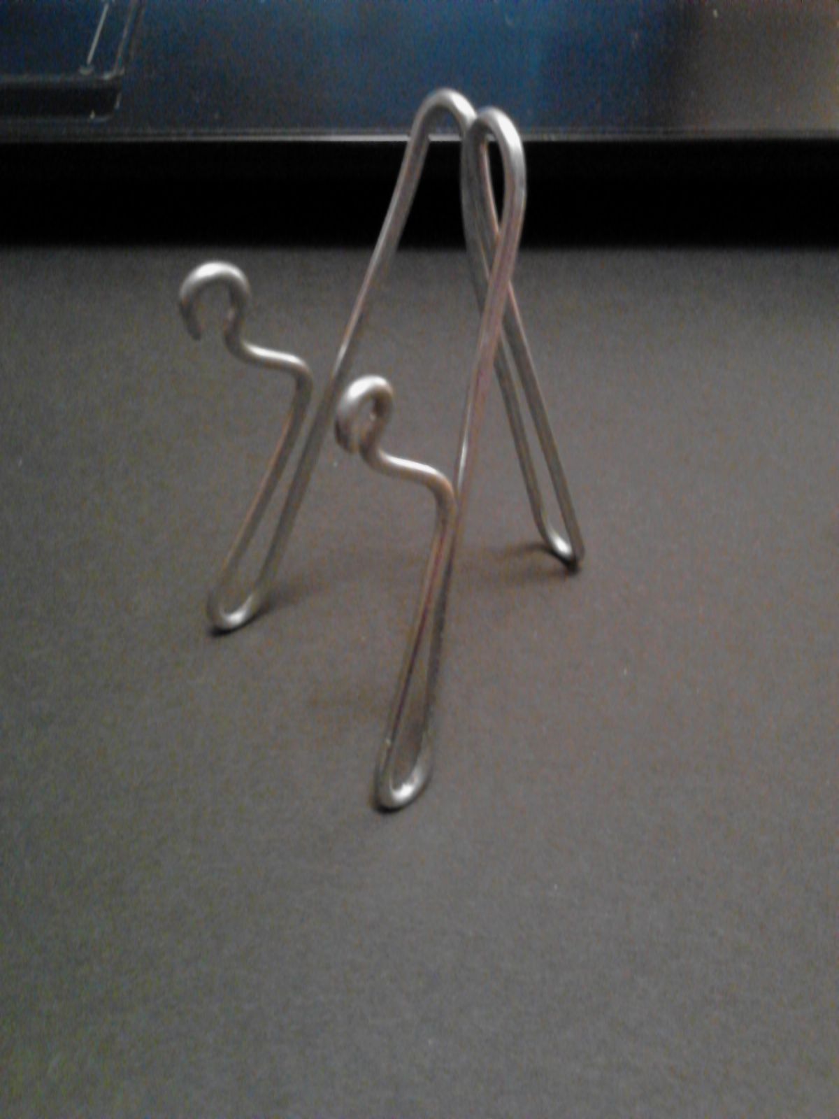 Wire Phone Stand : 9 Steps - Instructables