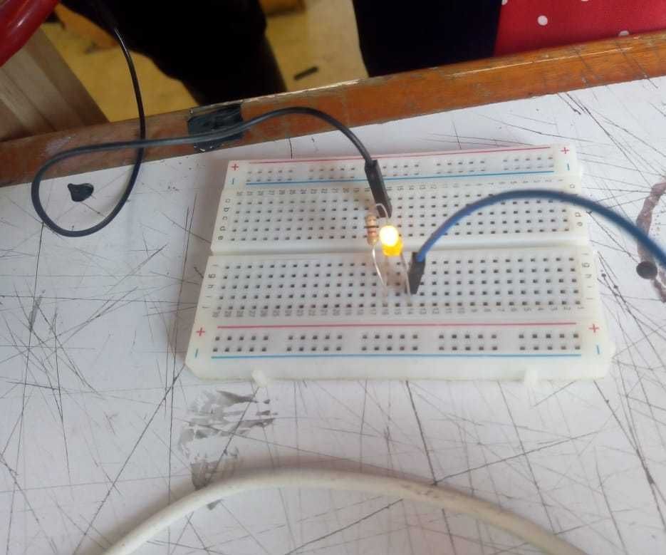 Circuitos : Encender LED : 5 Steps - Instructables
