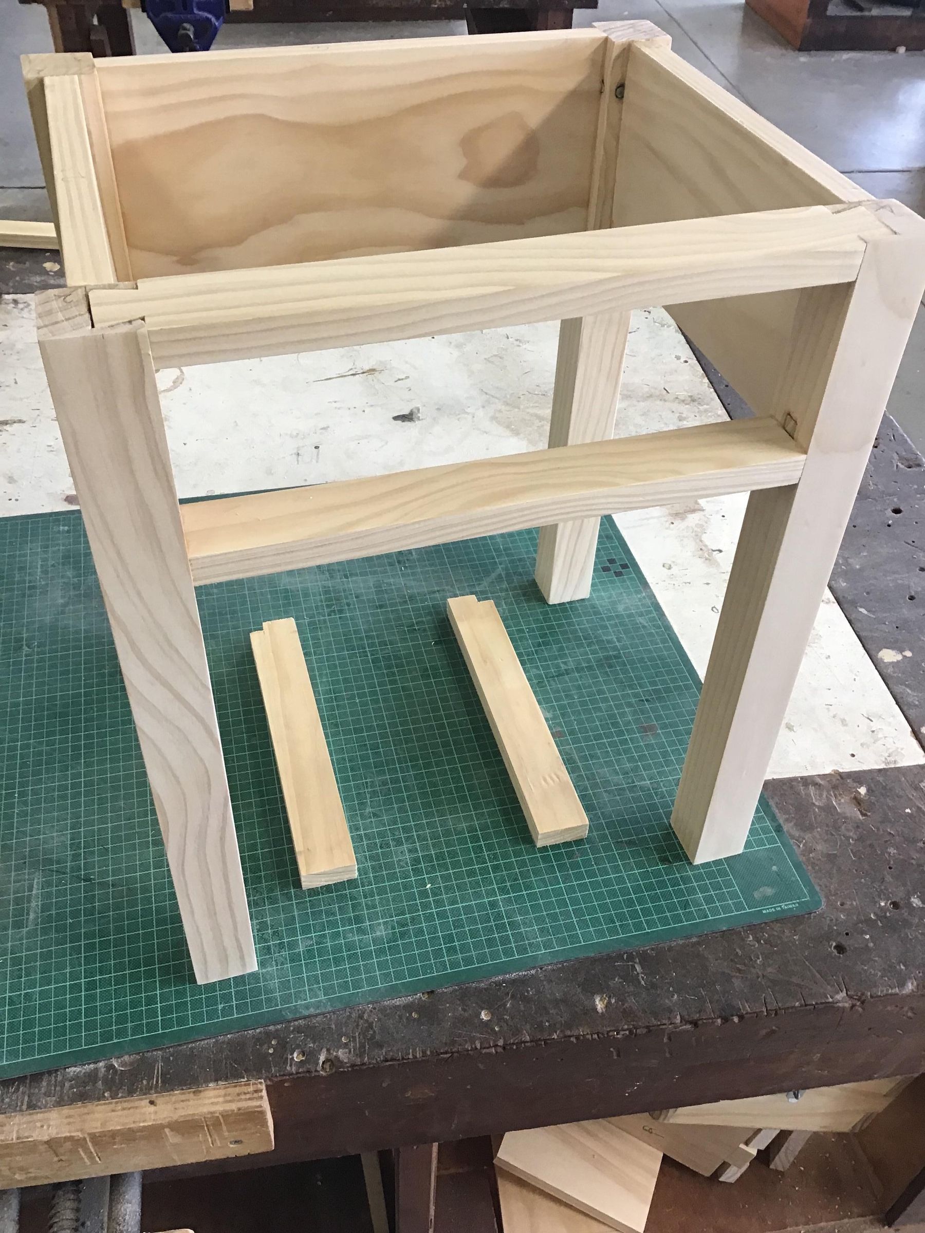 Small Side Table : 6 Steps (with Pictures) - Instructables