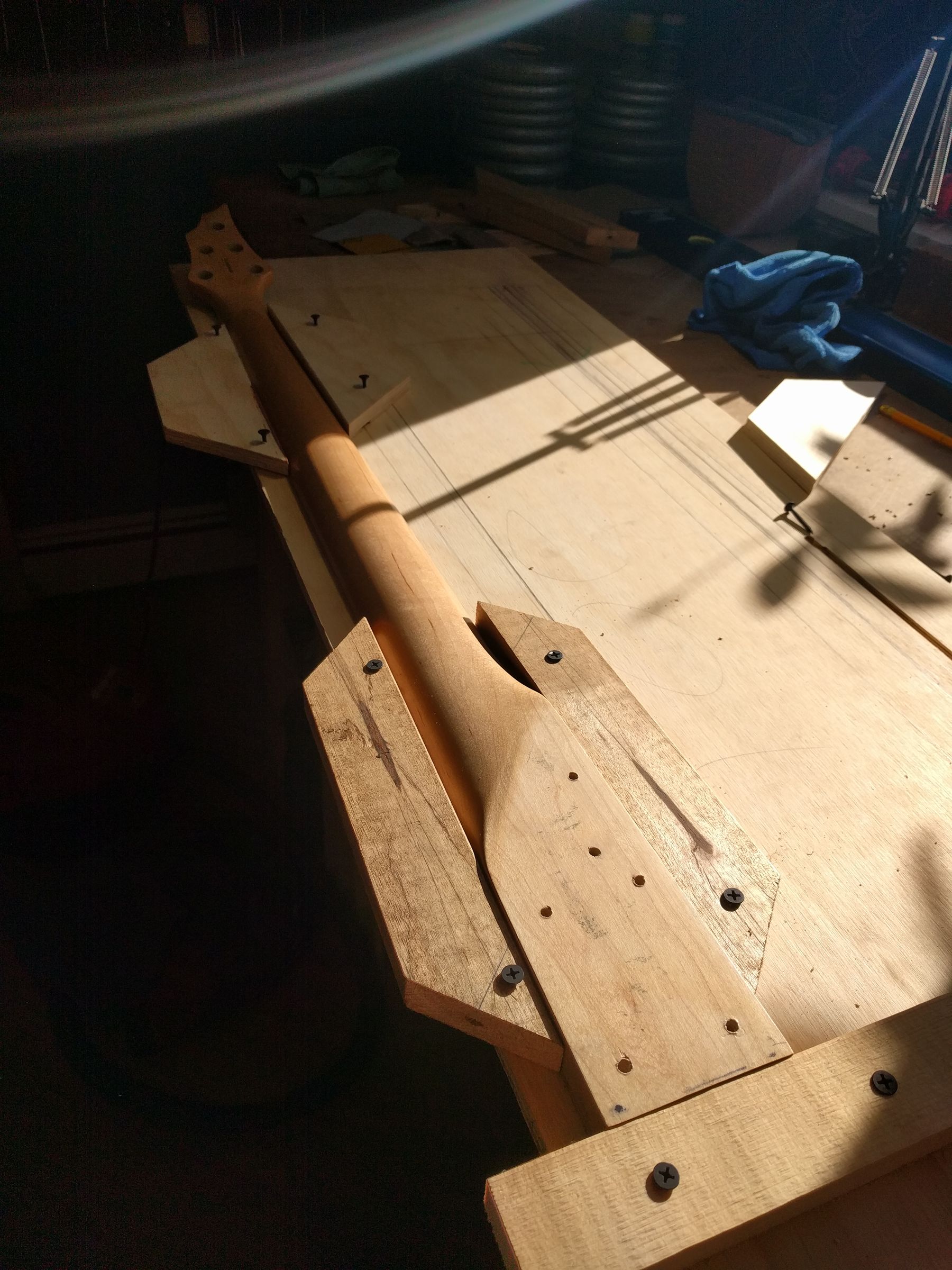 Replacing the Truss Rod in a Bass Guitar : 10 Steps (with Pictures ...