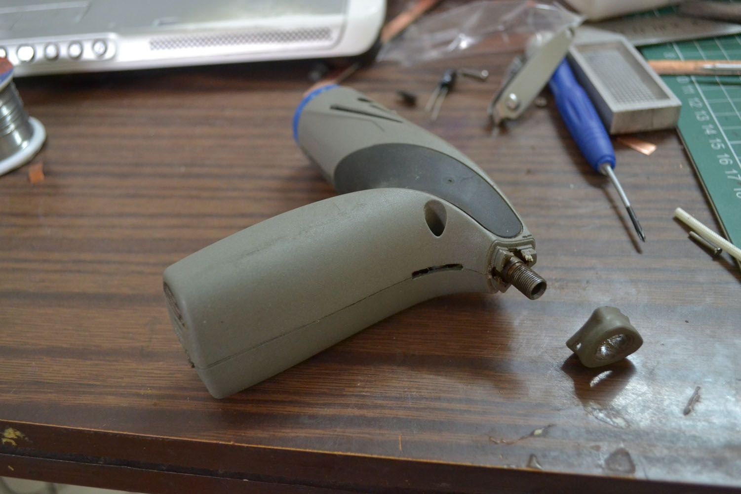 Replacing the Batteries on a Dremel Stylus : 8 Steps - Instructables